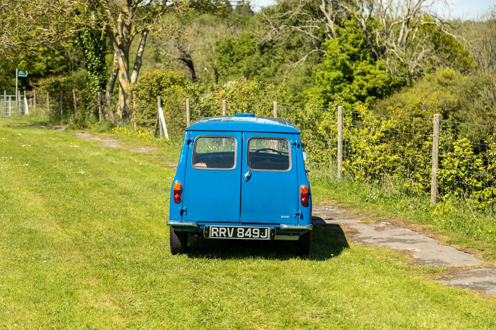 1971 MORRIS MINI VAN
