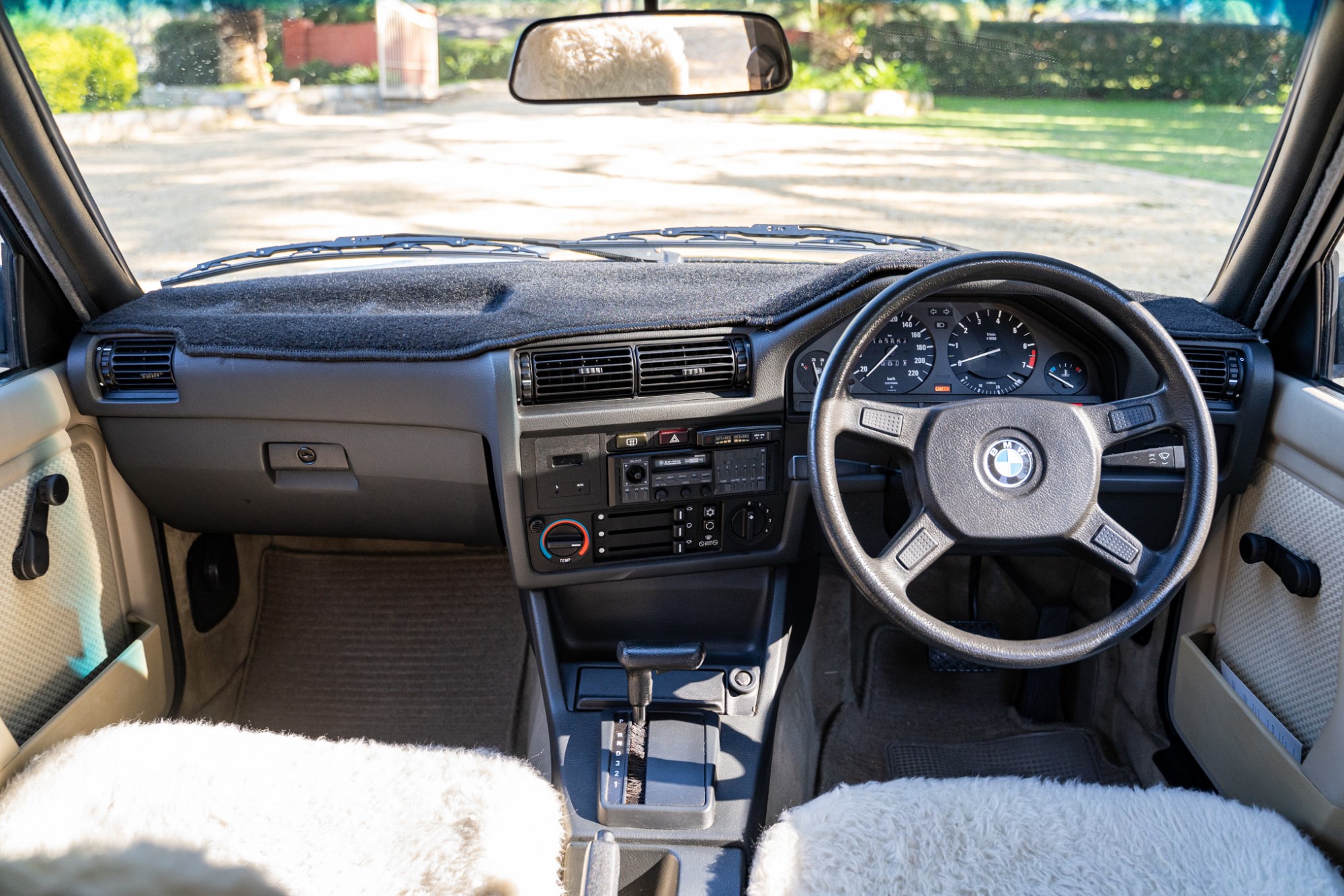 1985 BMW (E30) 323i