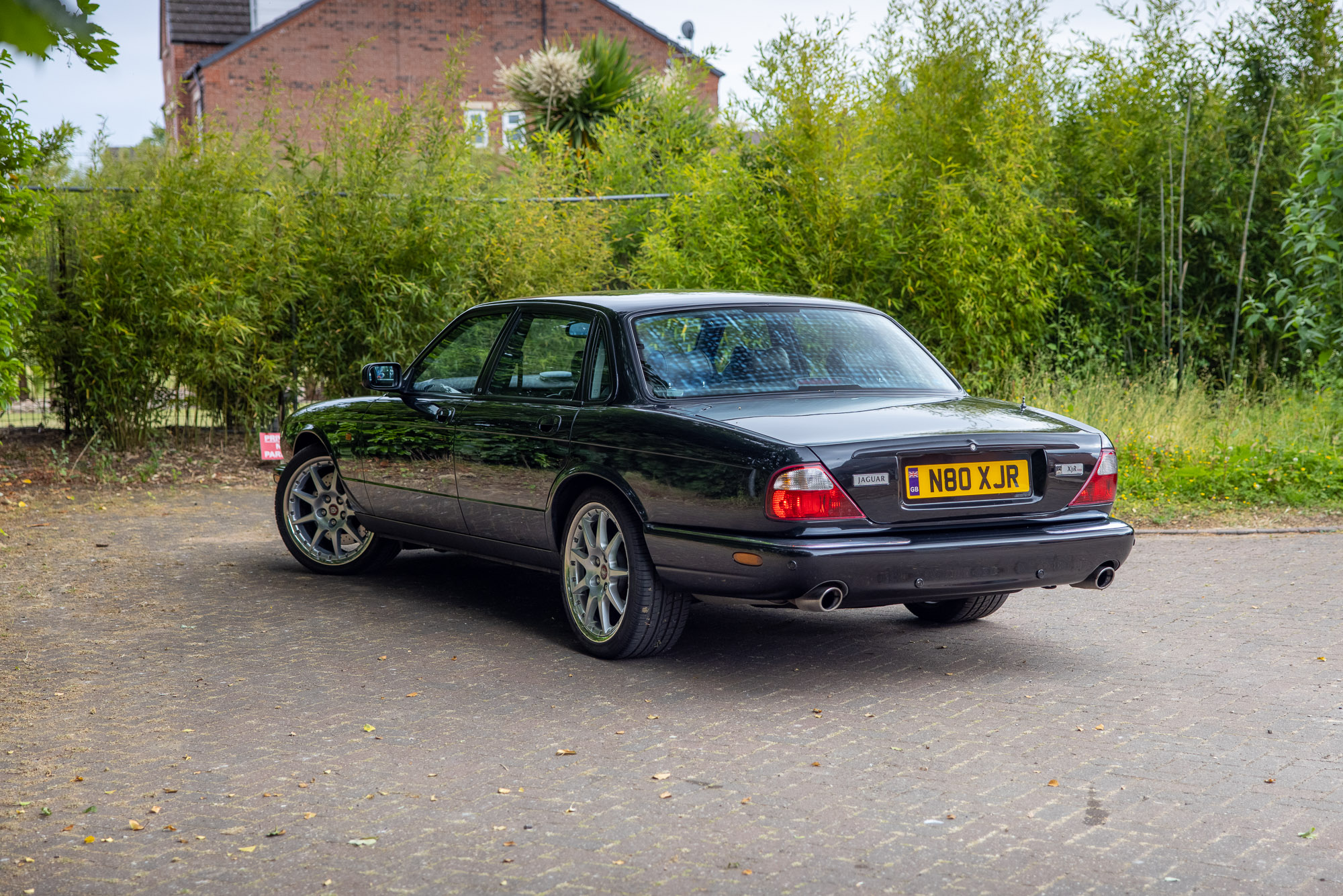 2002 JAGUAR XJR 100