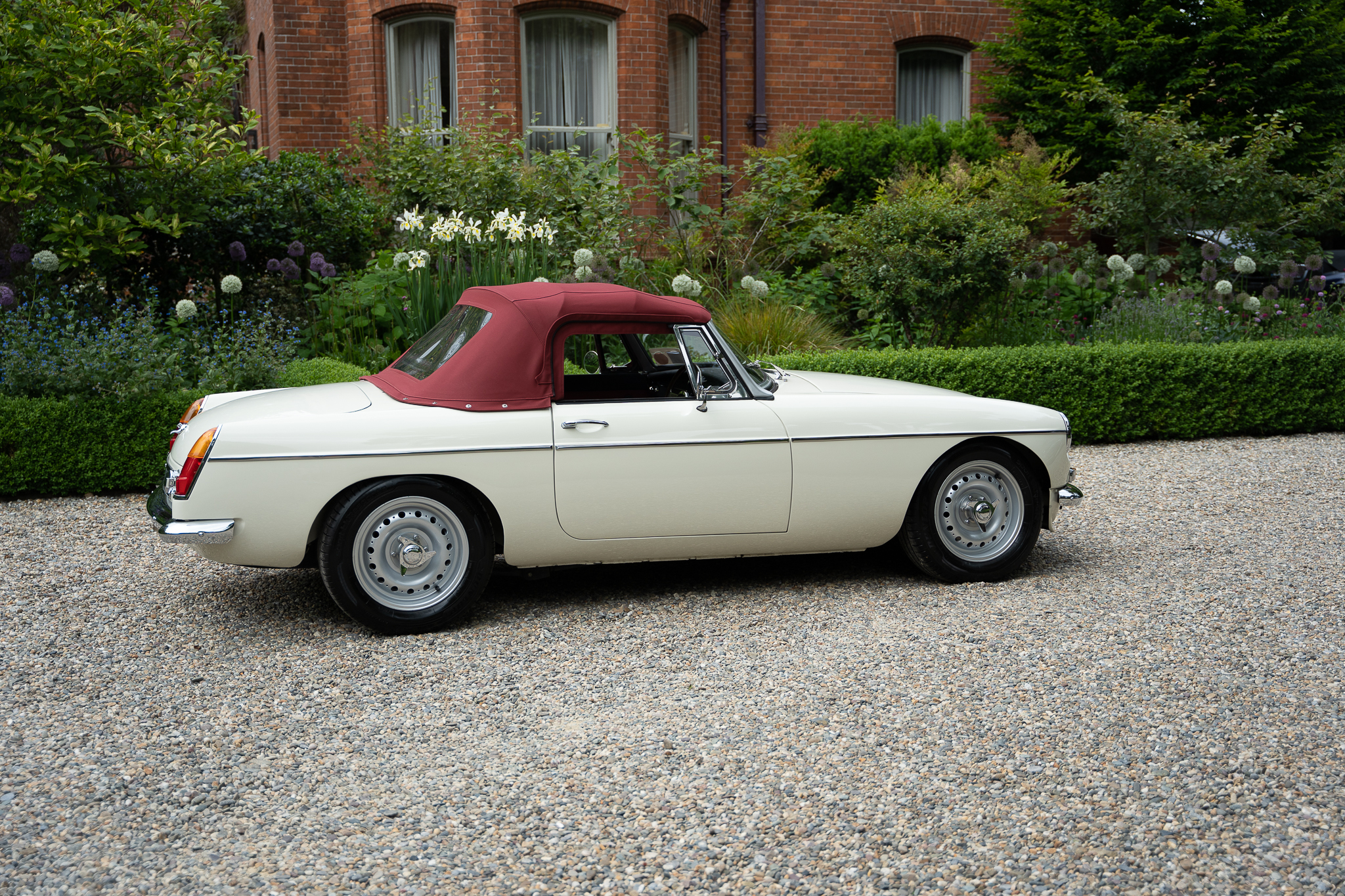 1966 MGB ROADSTER ABINGDON EDITION BY FRONTLINE DEVELOPMENTS for sale by auction in Dublin, Ireland