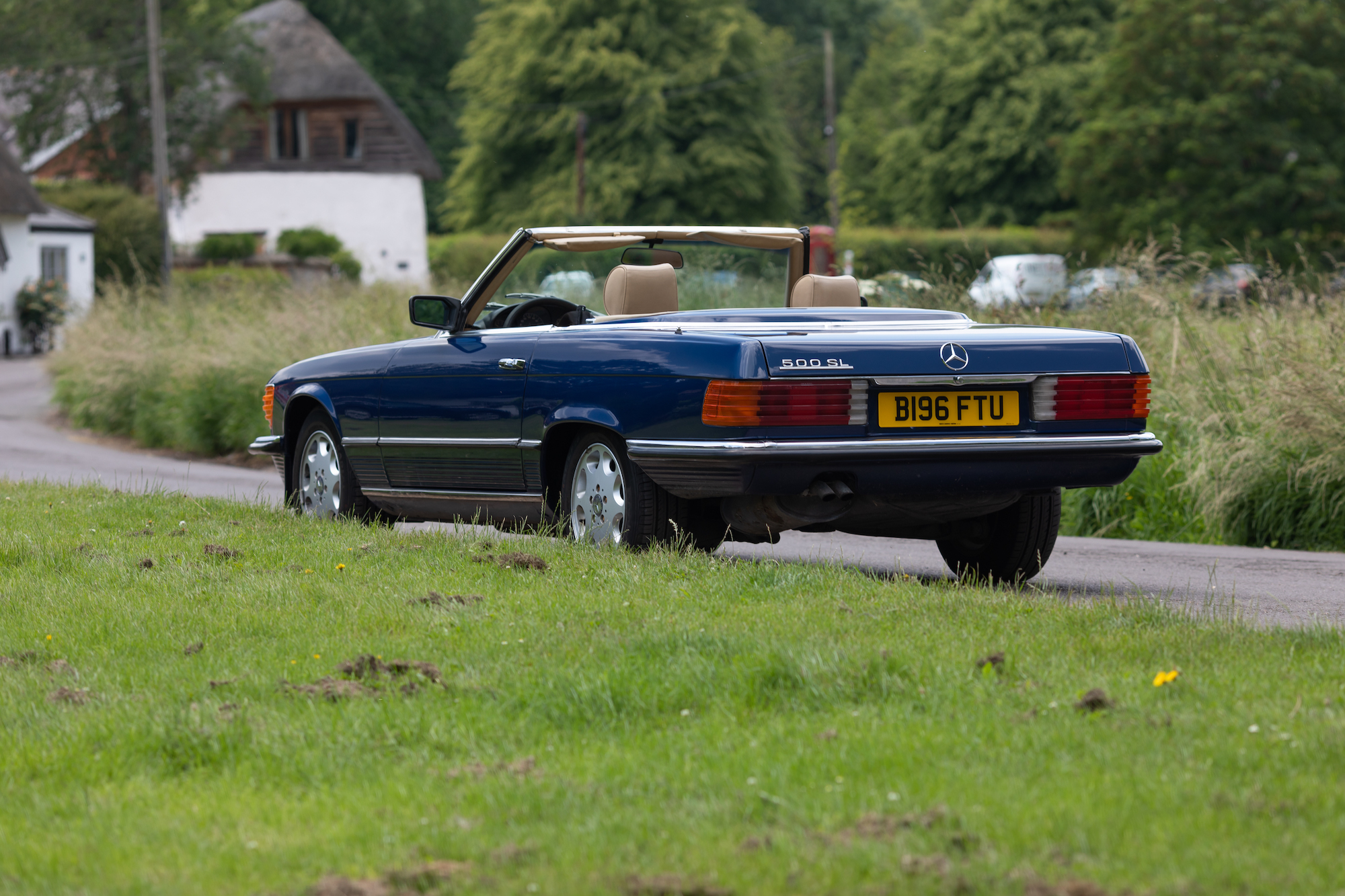 1985 MERCEDES-BENZ (R107) 500 SL for sale by auction in Andover ...