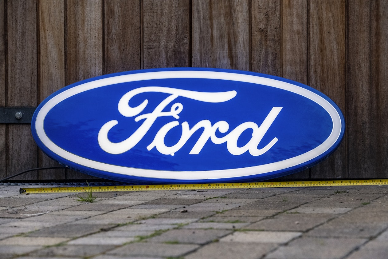 FORD ILLUMINATED SIGN for sale by auction in Corsham, Wiltshire ...