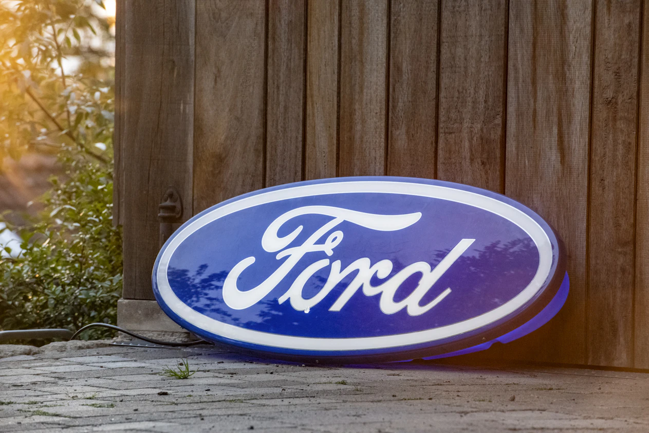 FORD ILLUMINATED SIGN for sale by auction in Corsham, Wiltshire ...