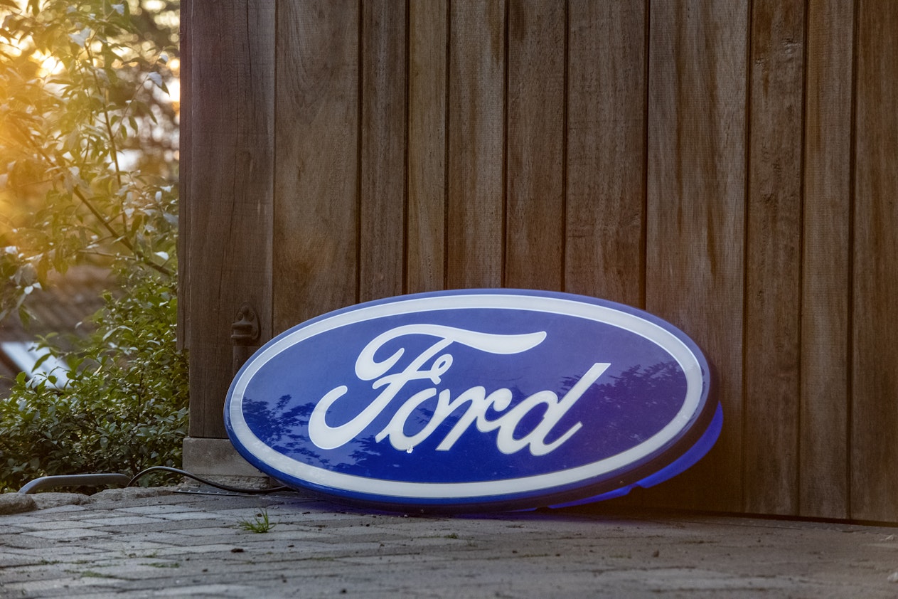FORD ILLUMINATED SIGN for sale by auction in Corsham, Wiltshire ...