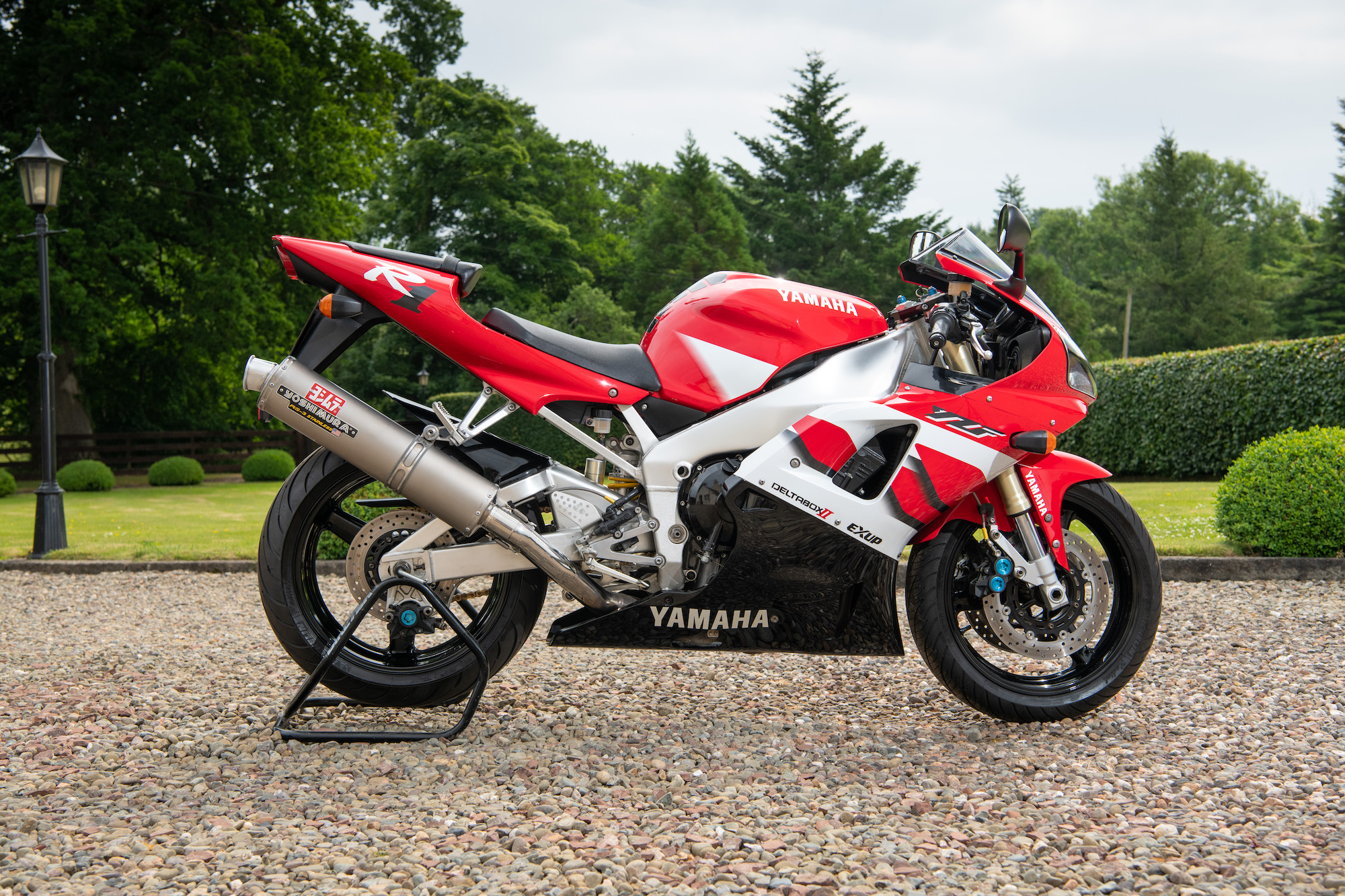 2000 YAMAHA YZF-R1 for sale by auction in South Lanarkshire, Scotland ...