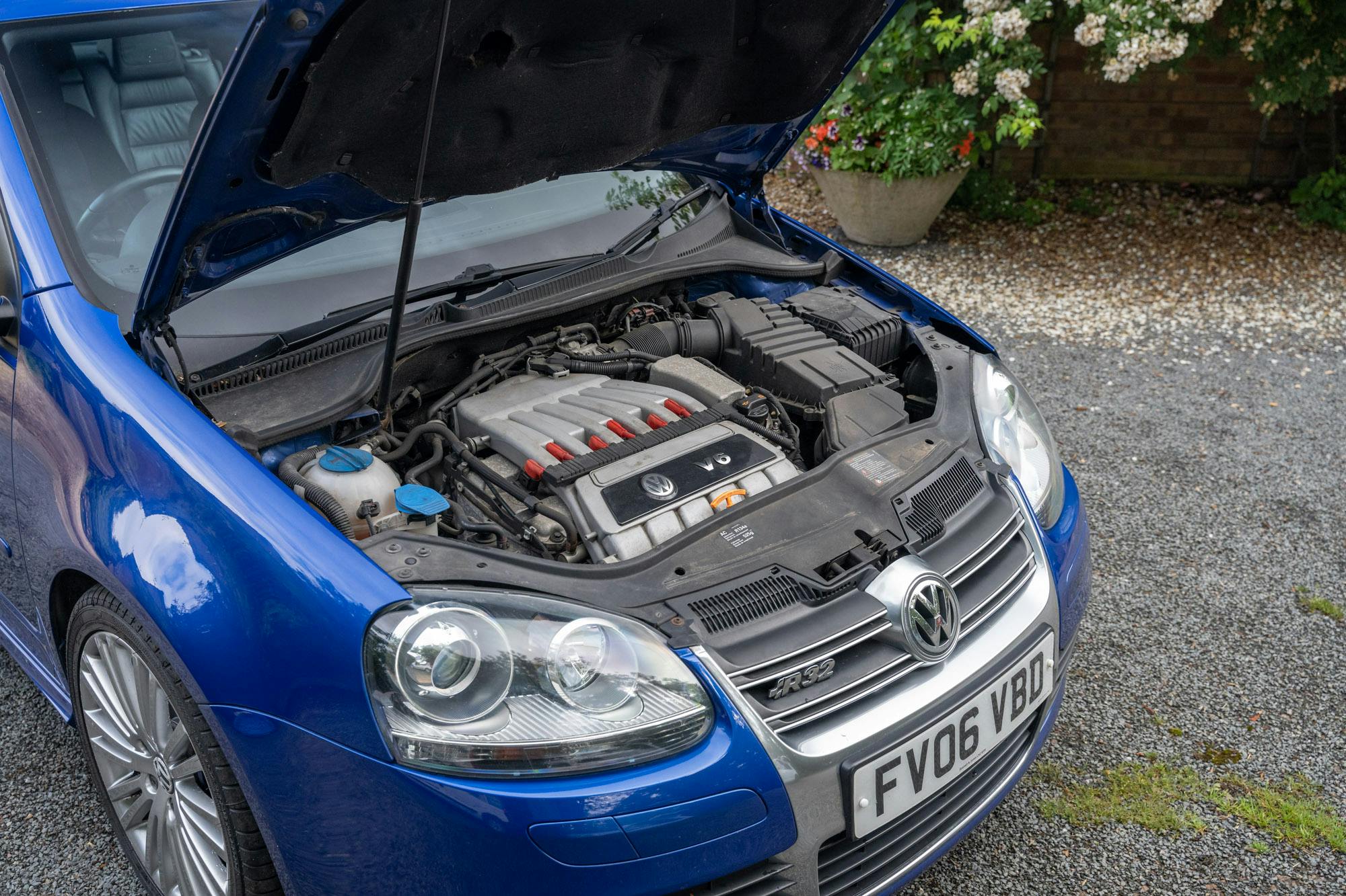 2006 VOLKSWAGEN GOLF (MK5) R32