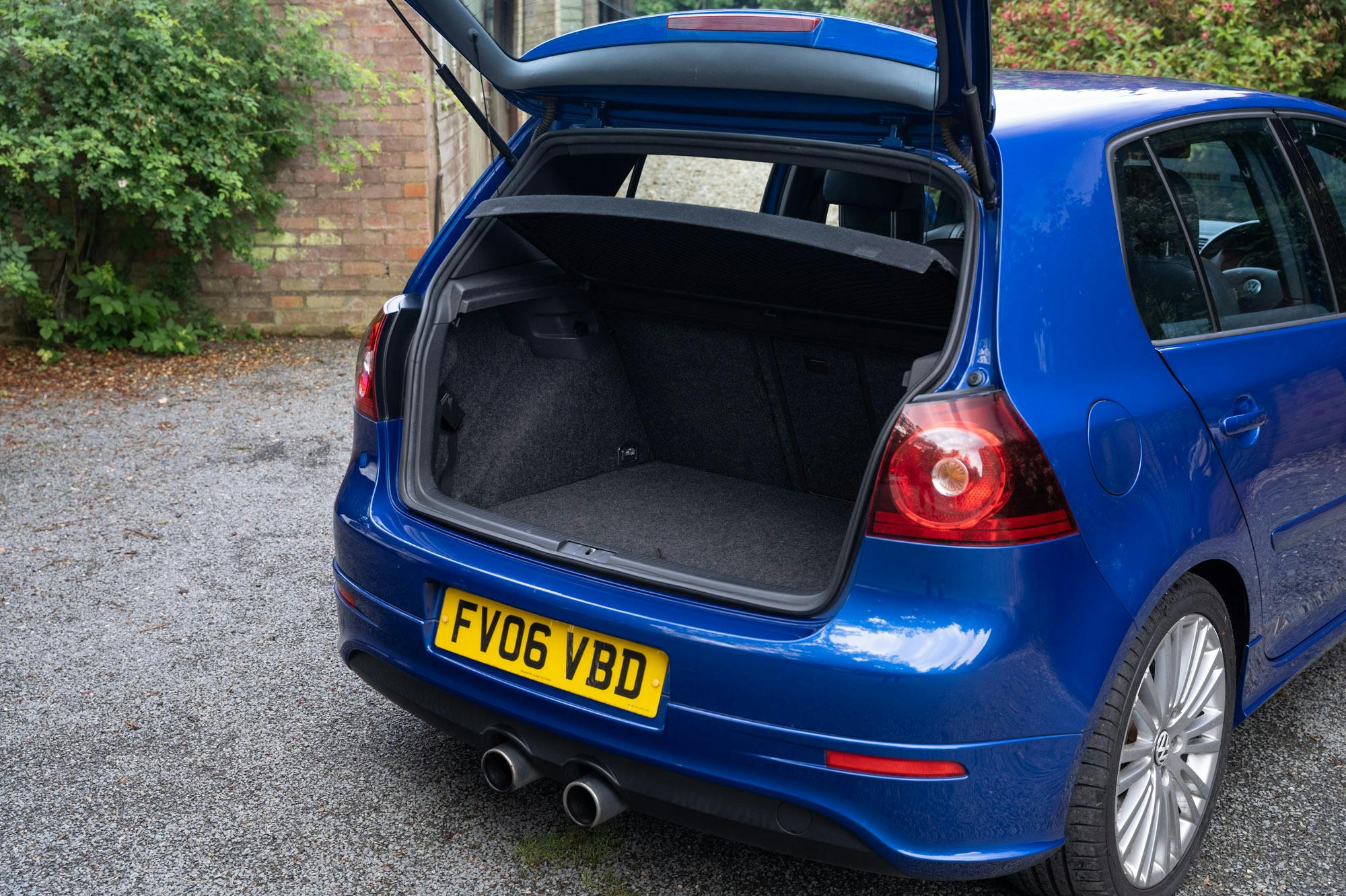 2006 VOLKSWAGEN GOLF (MK5) R32