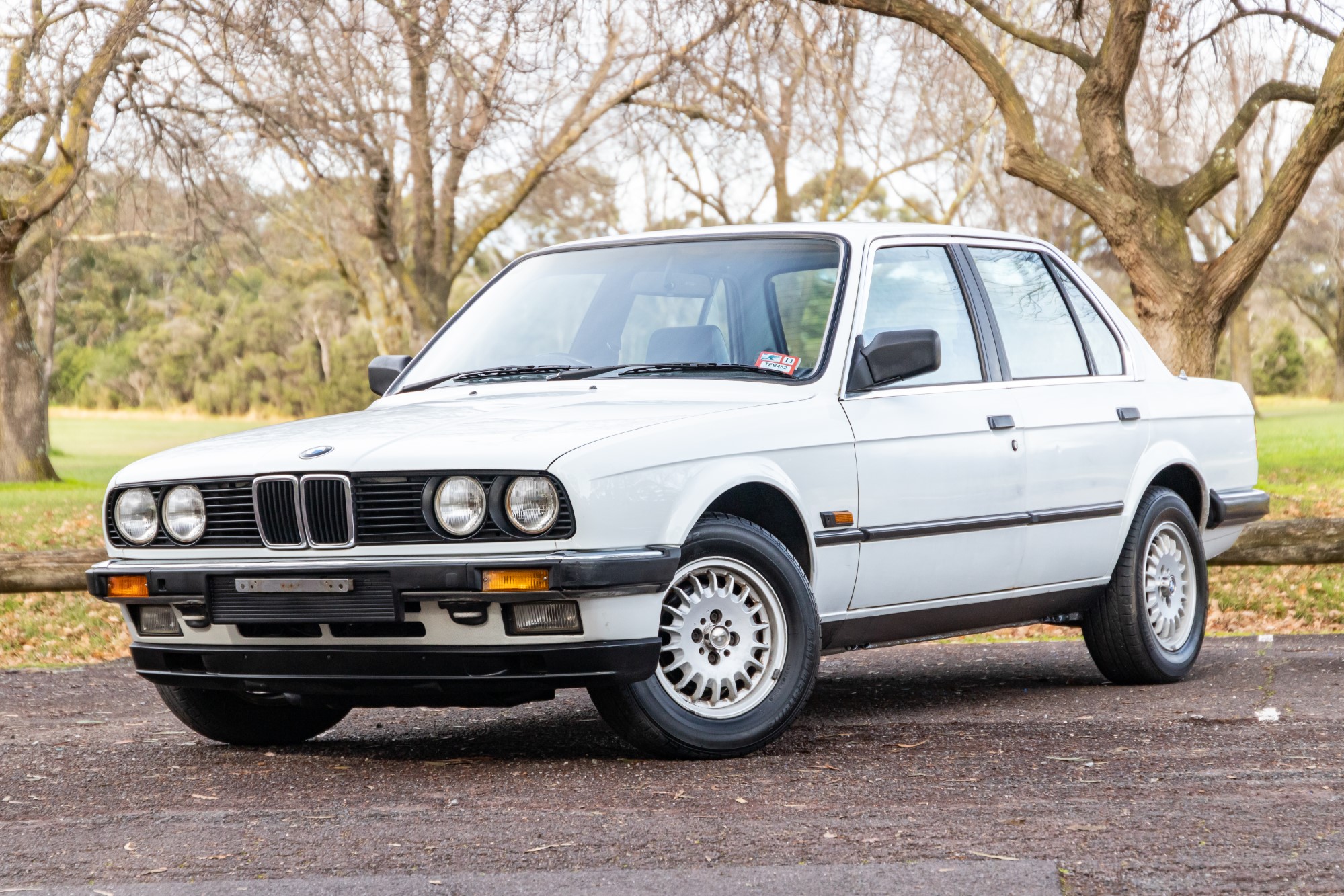 1986 BMW (E30) 320i