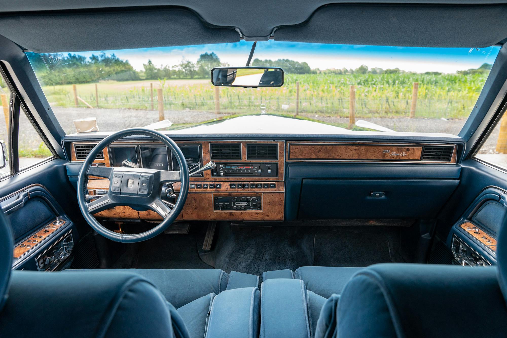 1986 LINCOLN TOWN CAR