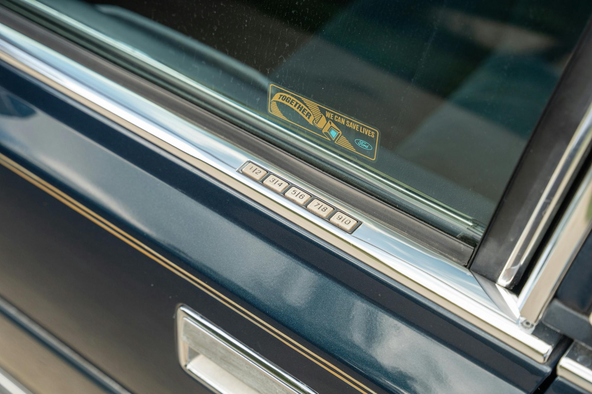 1986 LINCOLN TOWN CAR