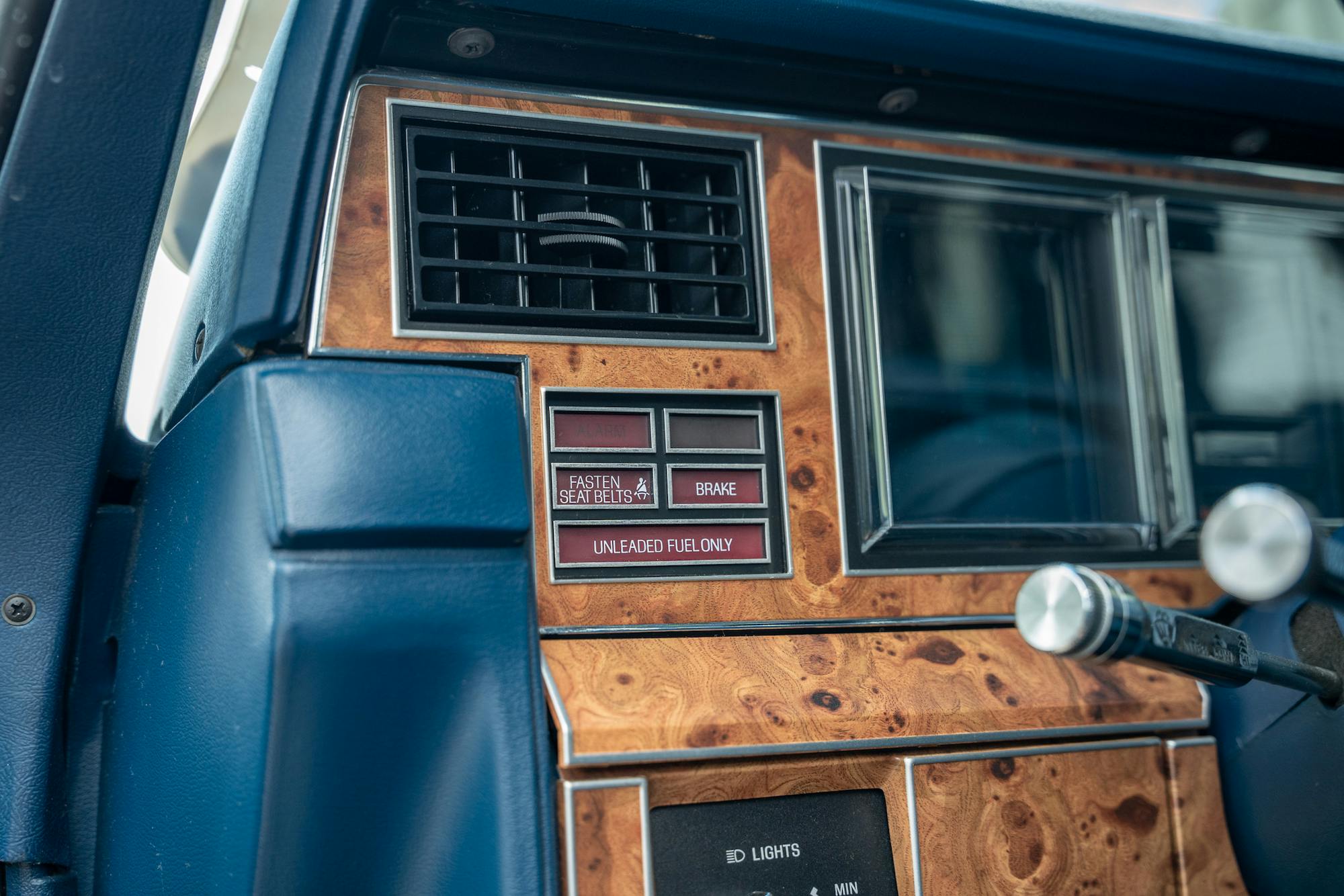 1986 LINCOLN TOWN CAR