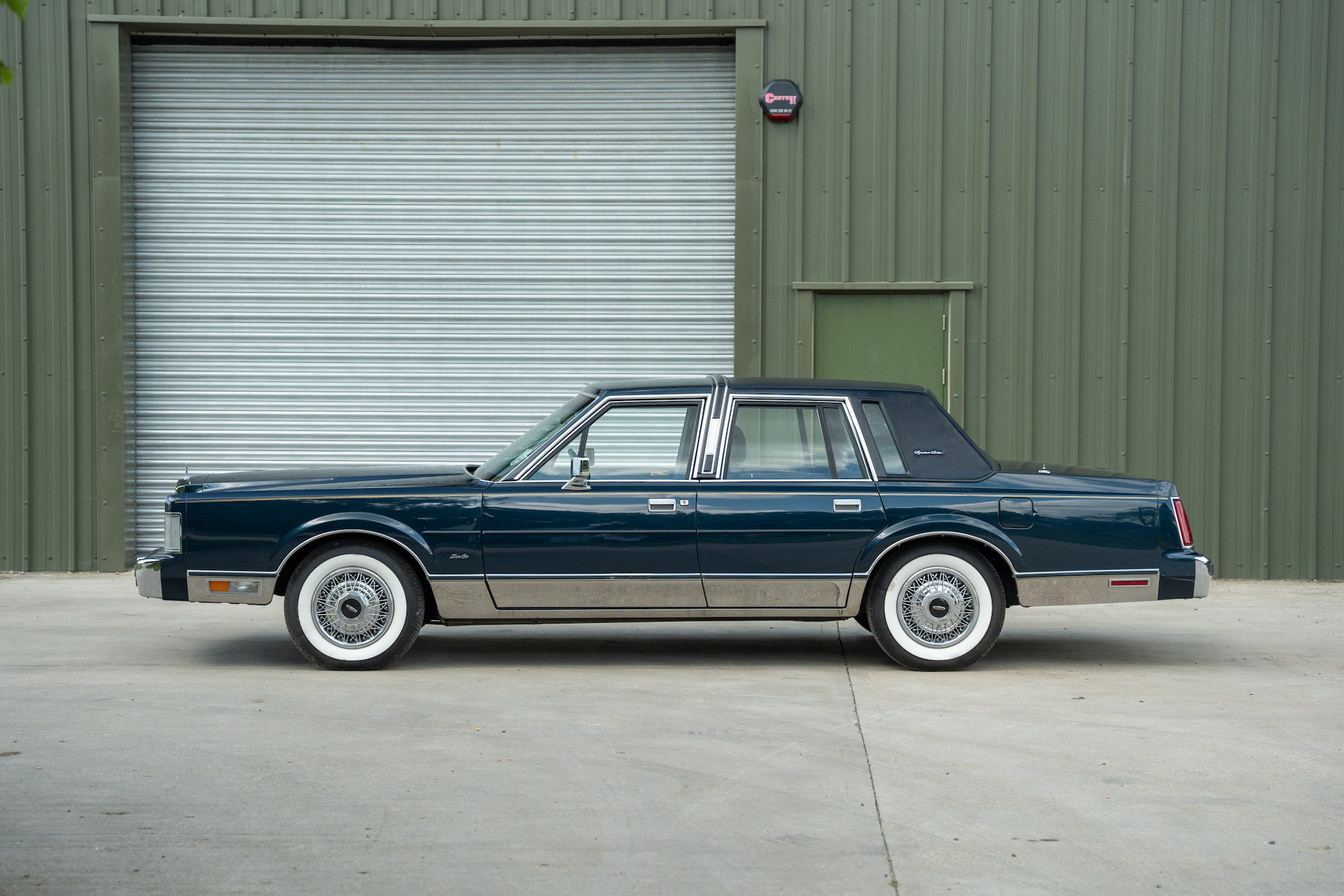 1986 LINCOLN TOWN CAR for sale by auction in Chichester, West Sussex ...