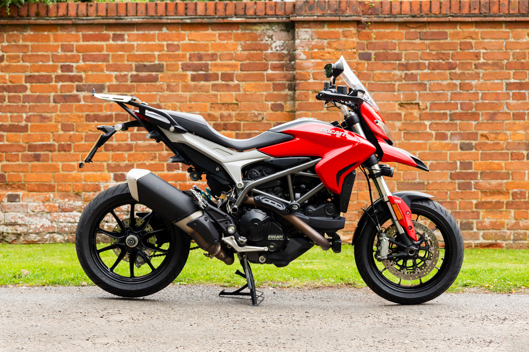 2016 DUCATI HYPERSTRADA 939