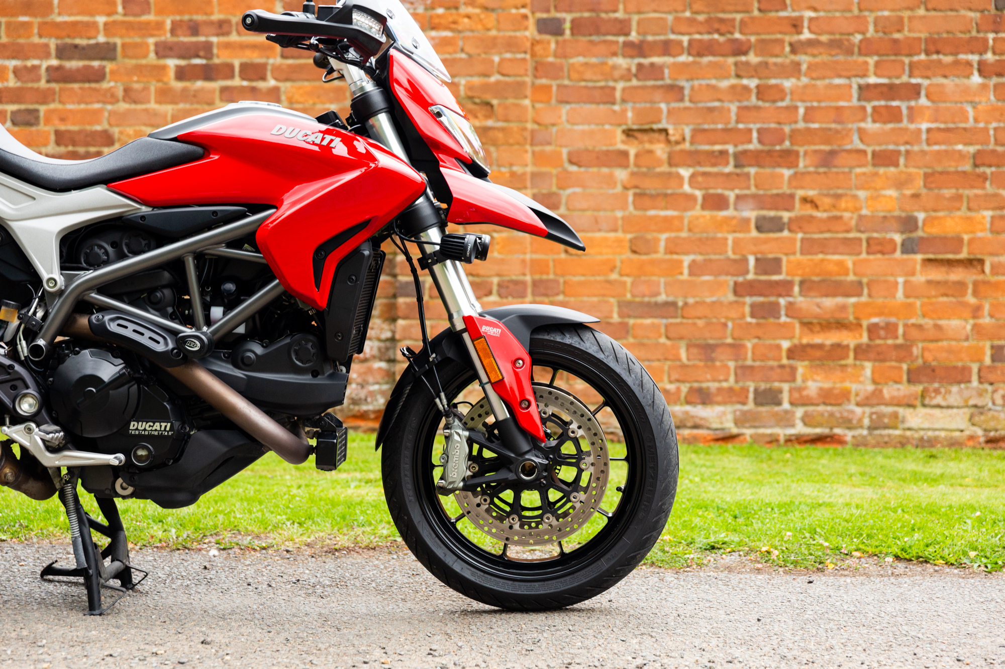 2016 DUCATI HYPERSTRADA 939