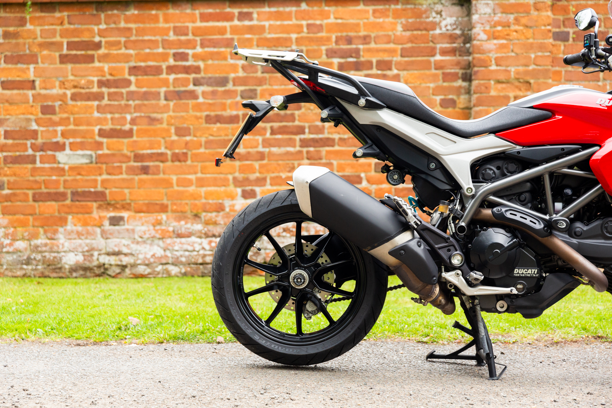 2016 DUCATI HYPERSTRADA 939