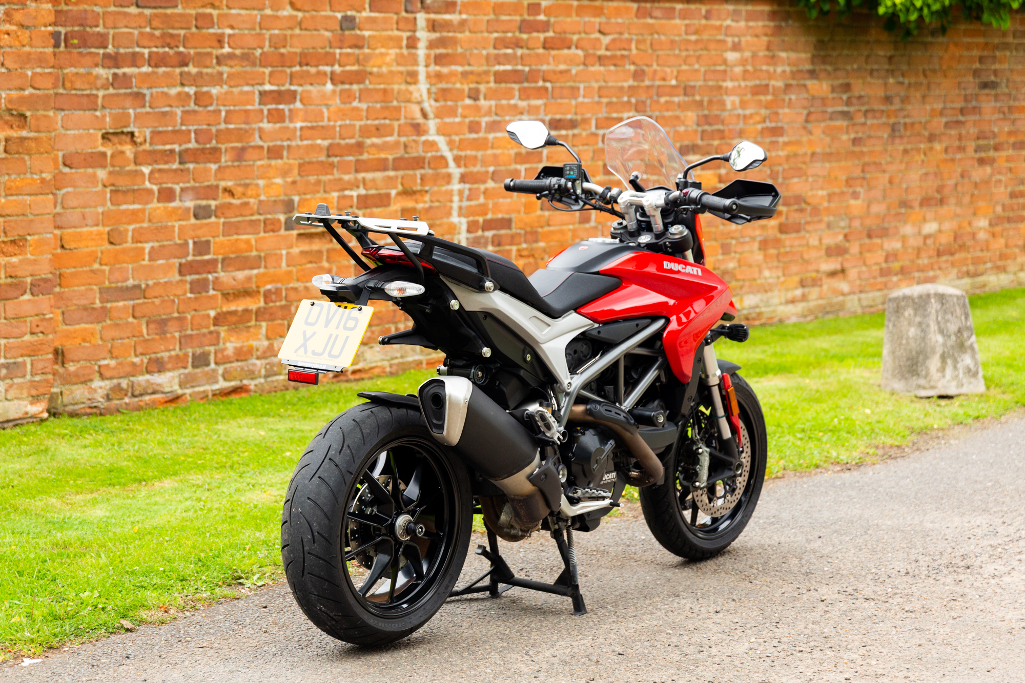 2016 DUCATI HYPERSTRADA 939