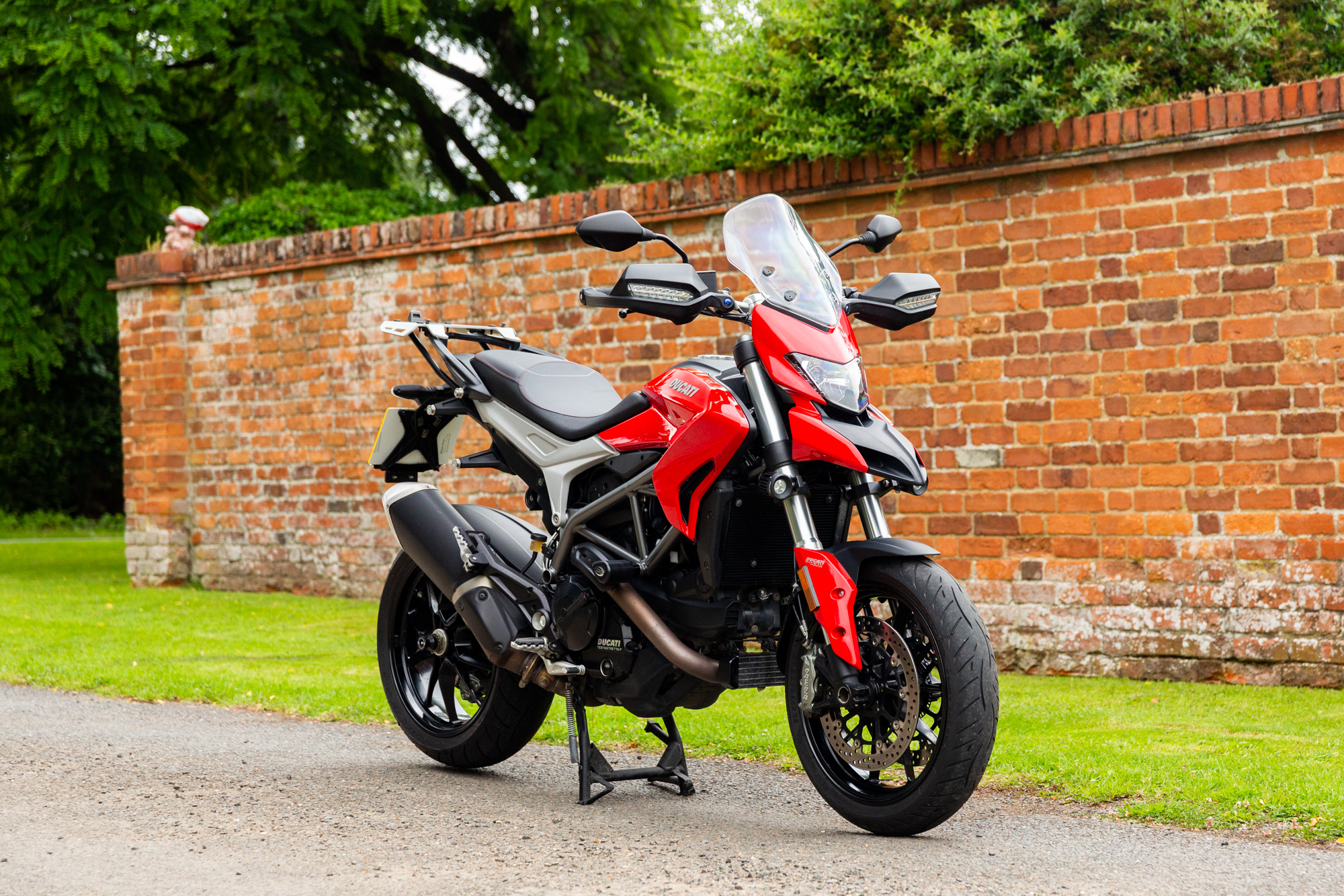 2016 DUCATI HYPERSTRADA 939