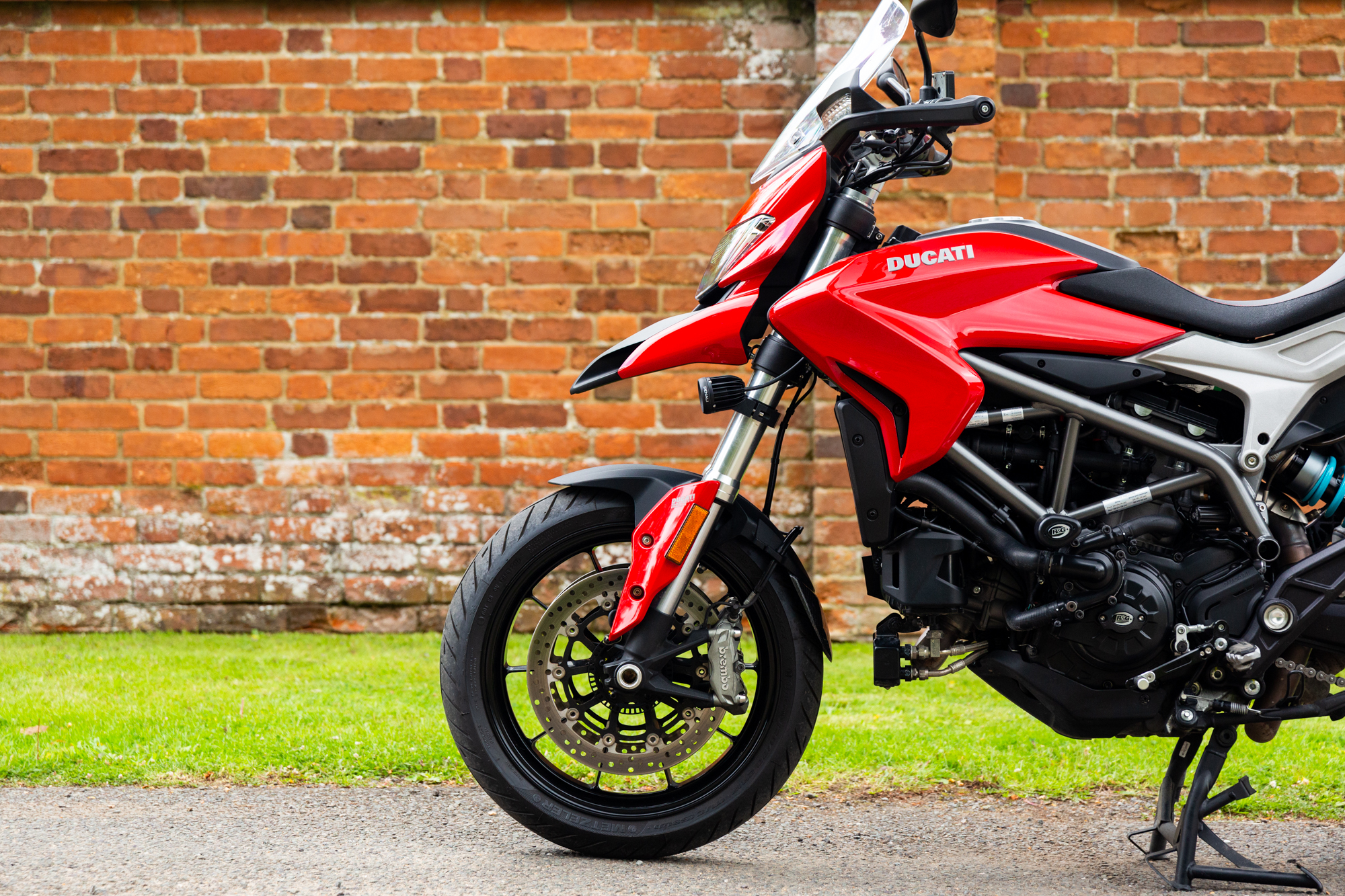 2016 DUCATI HYPERSTRADA 939