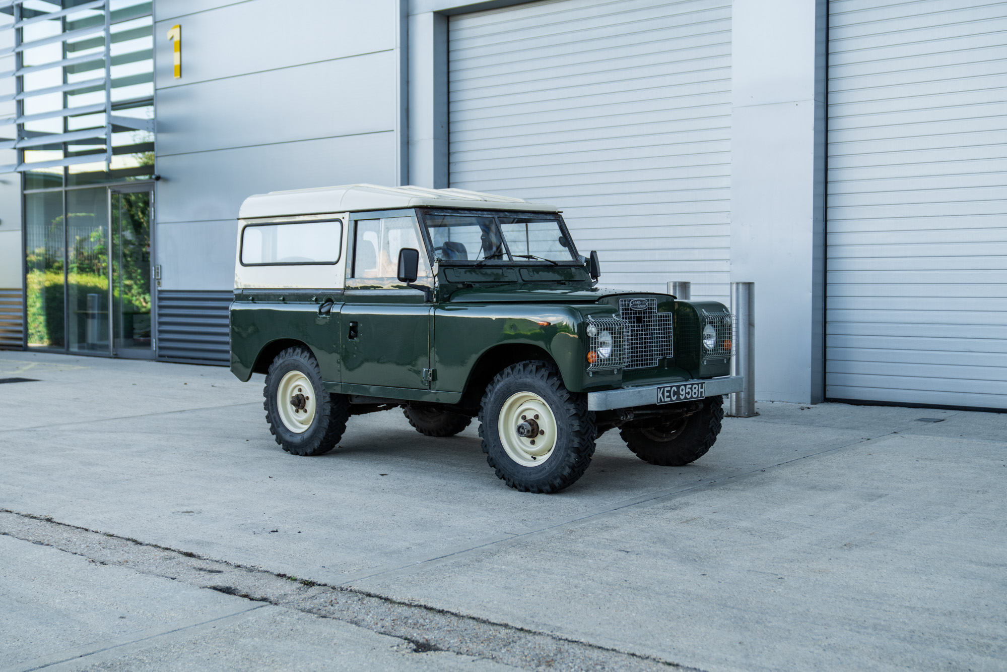 1970 LAND ROVER SERIES IIA 88"