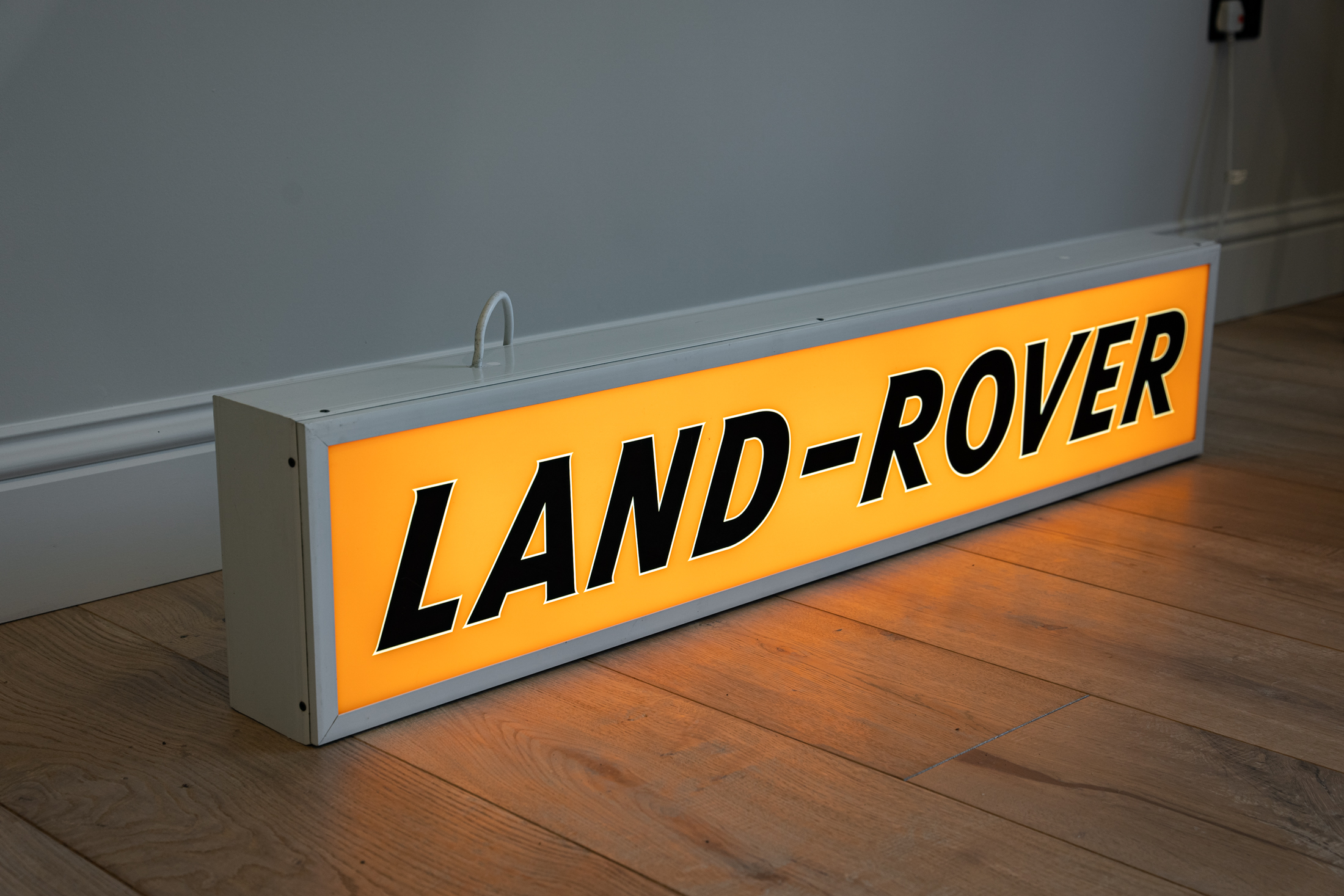 LAND ROVER ILLUMINATED DEALERSHIP SIGN