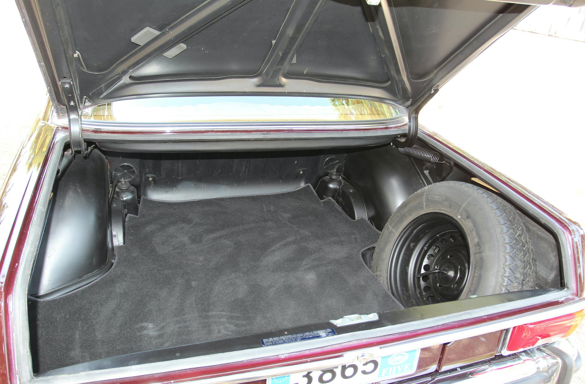 1970 MERCEDES-BENZ (W114) 250 C