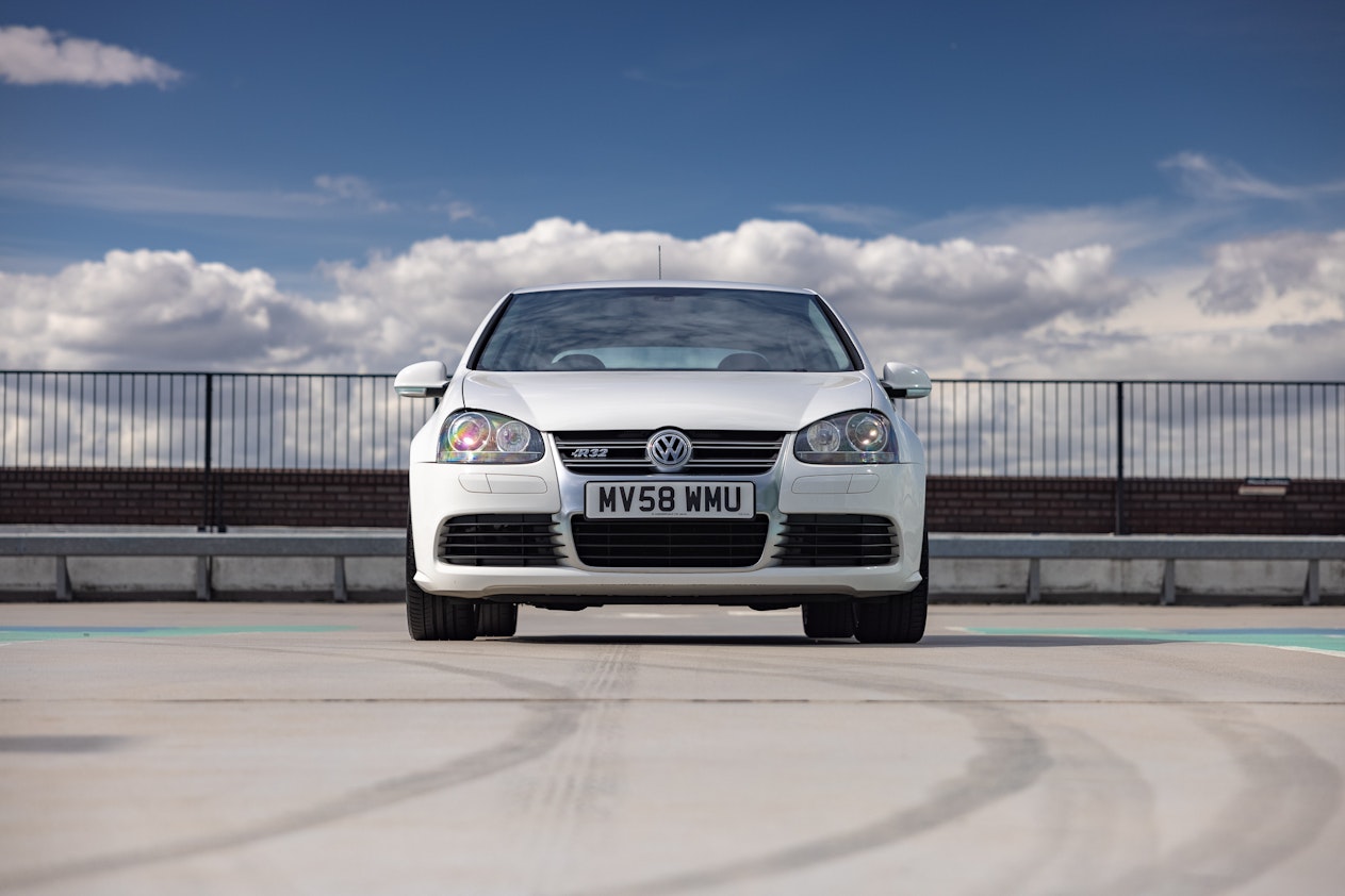 Modified Volkswagen R32 Mkv White