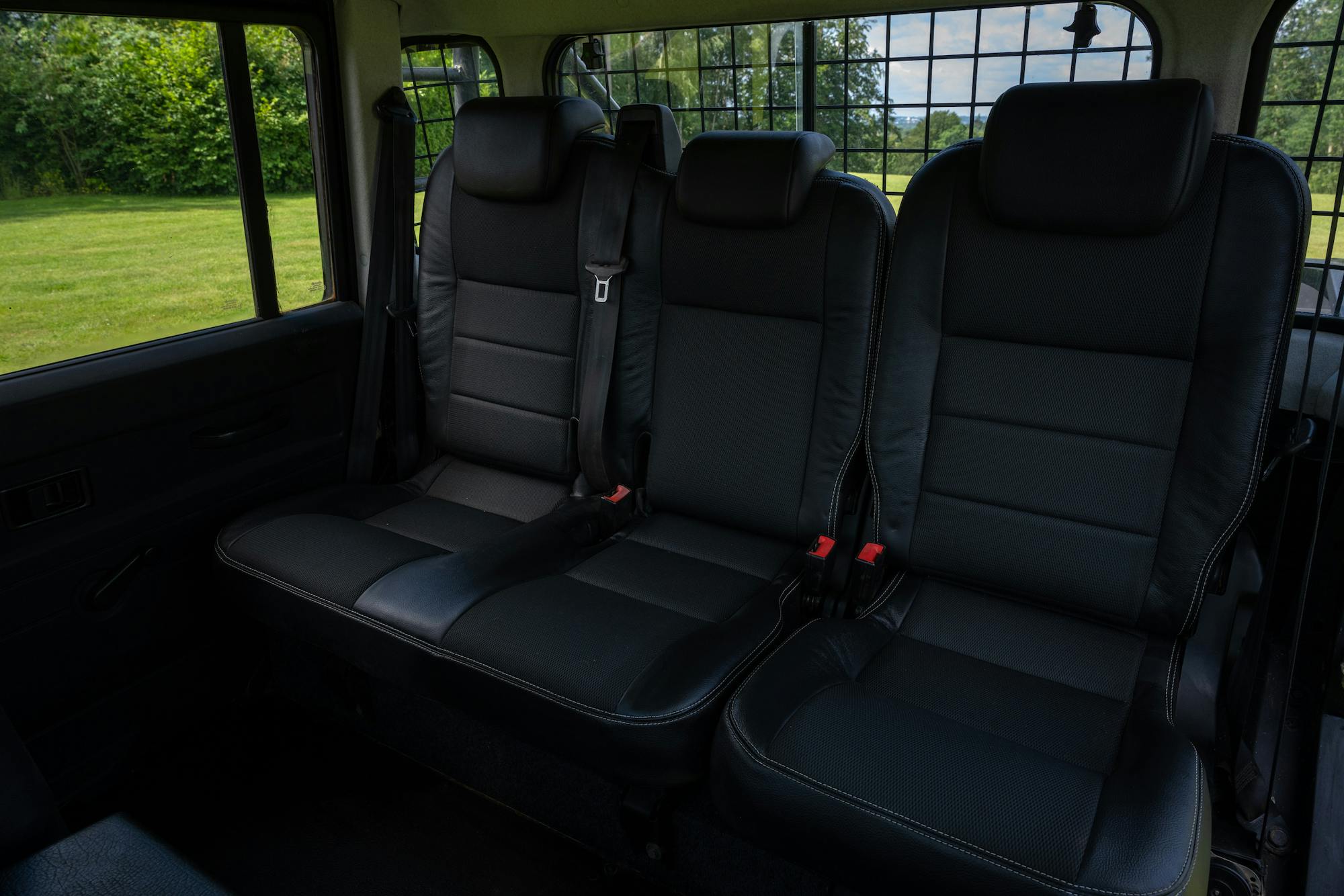 2010 LAND ROVER DEFENDER 110 XS - SPECTRE EVOCATION