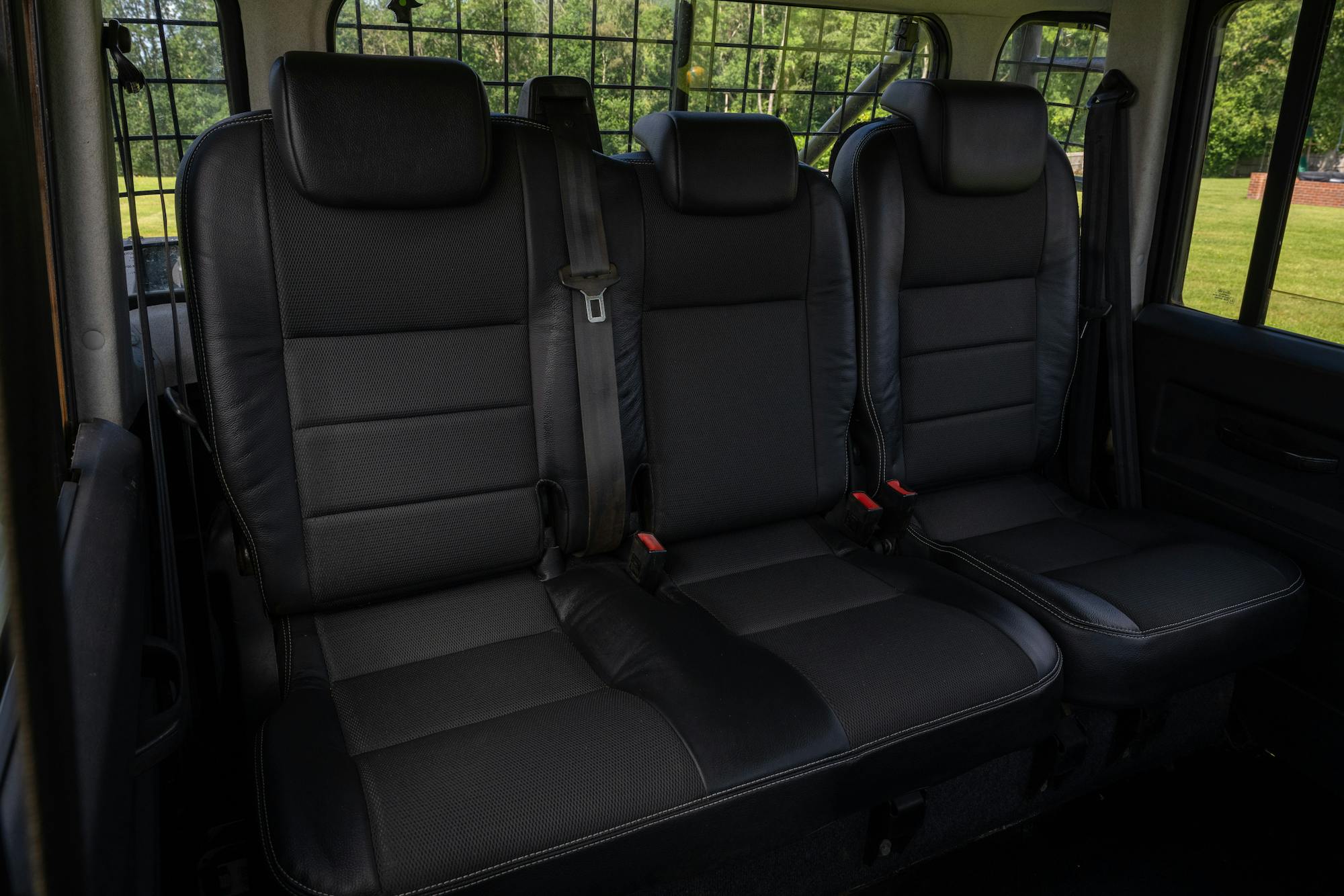 2010 LAND ROVER DEFENDER 110 XS - SPECTRE EVOCATION