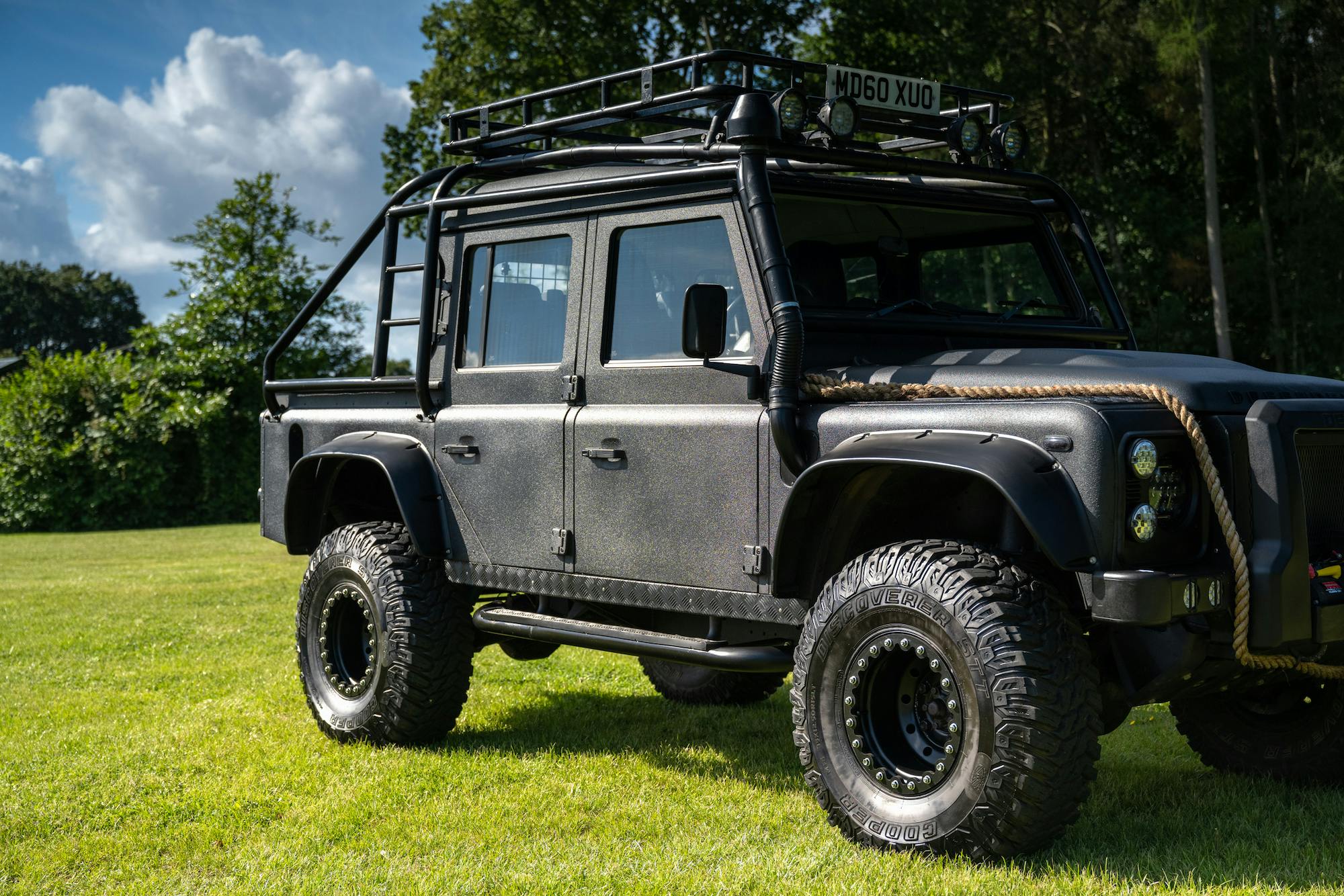 2010 LAND ROVER DEFENDER 110 XS - SPECTRE EVOCATION