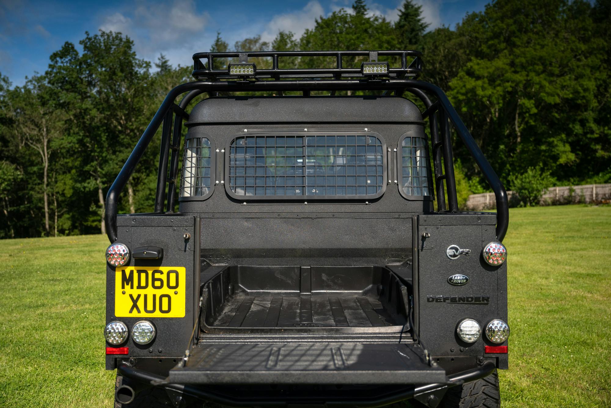 2010 LAND ROVER DEFENDER 110 XS - SPECTRE EVOCATION