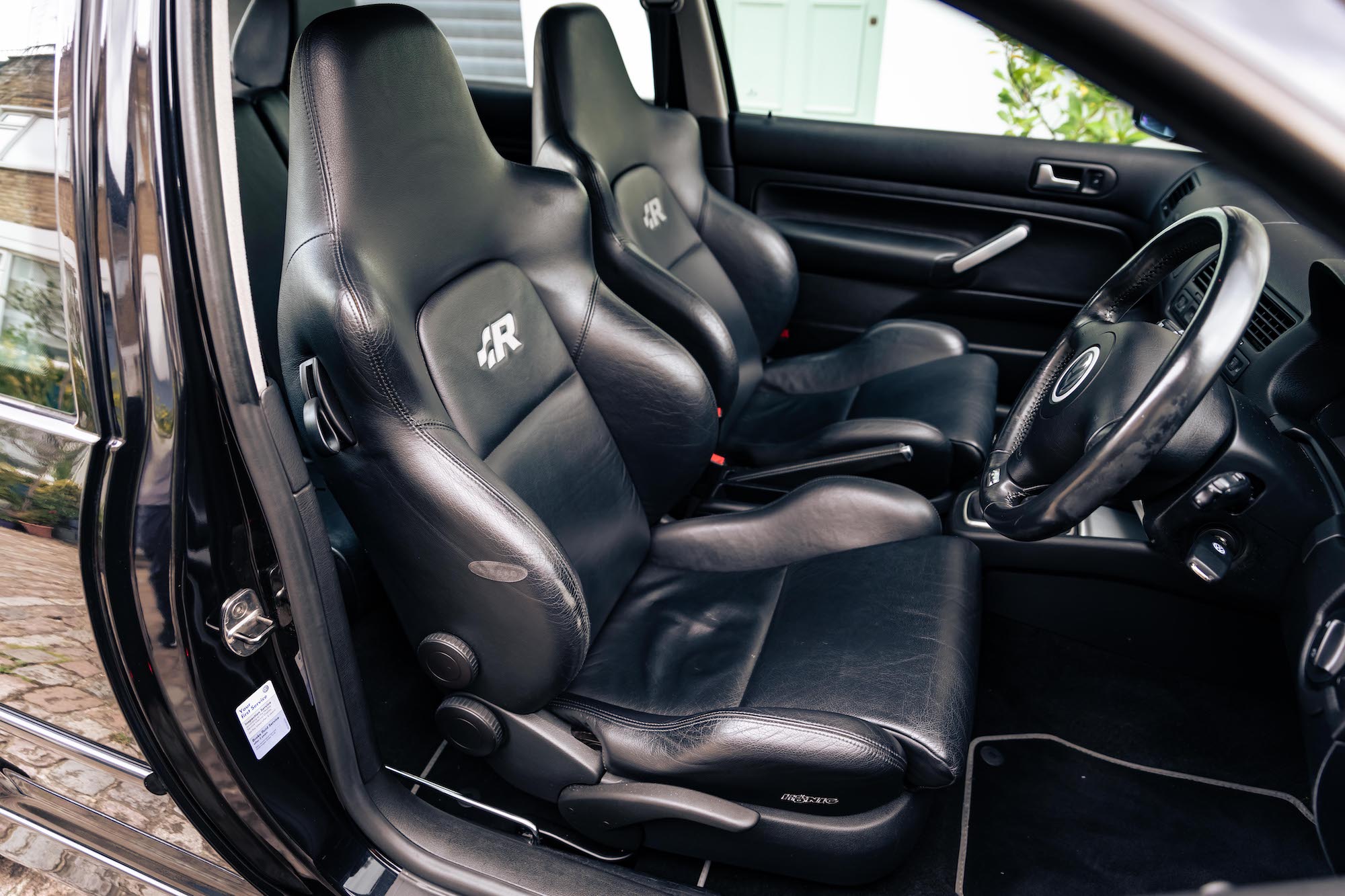 2003 VOLKSWAGEN GOLF (MK4) R32