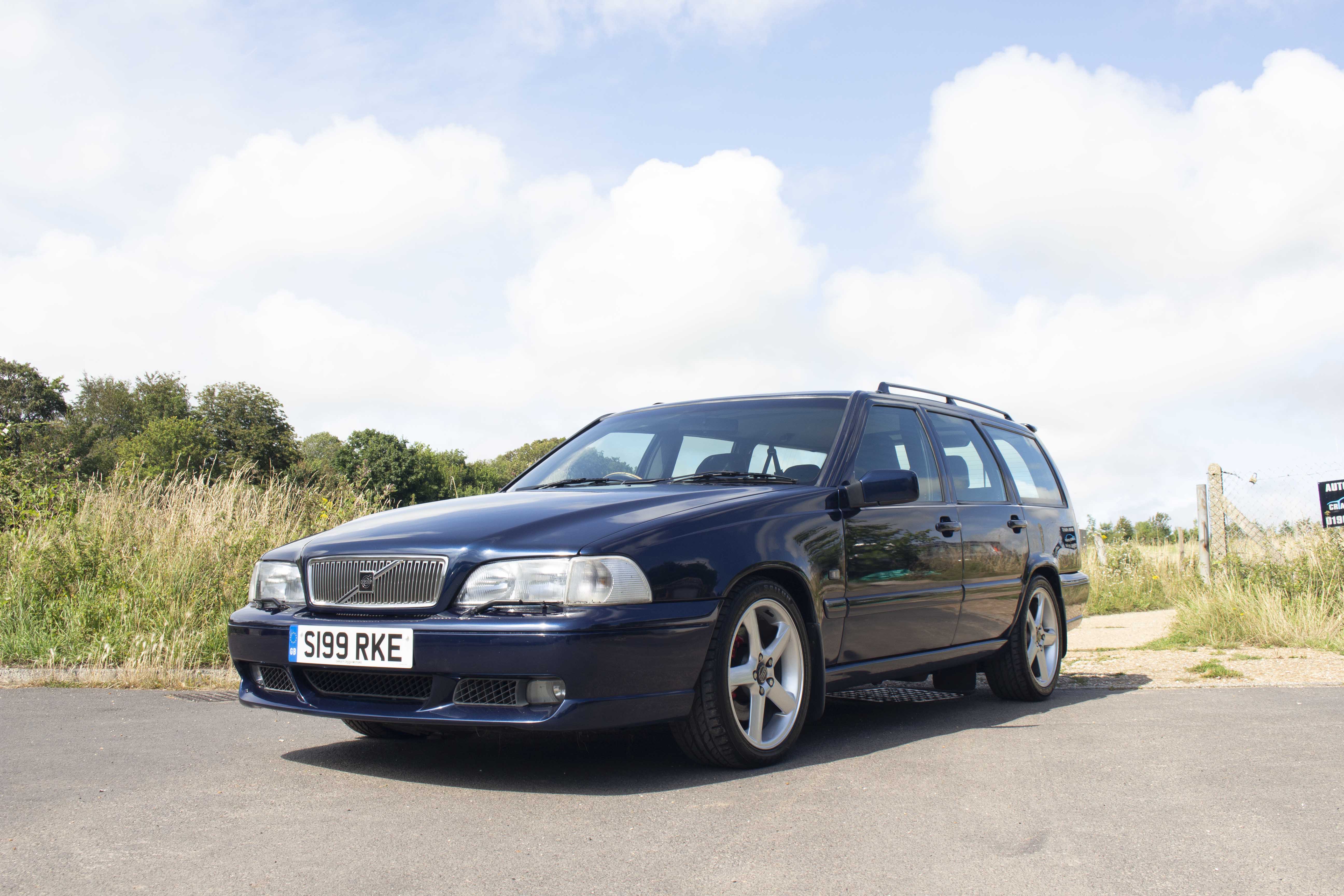 1998 VOLVO V70 R AWD for sale by auction in Worthing, West Sussex ...
