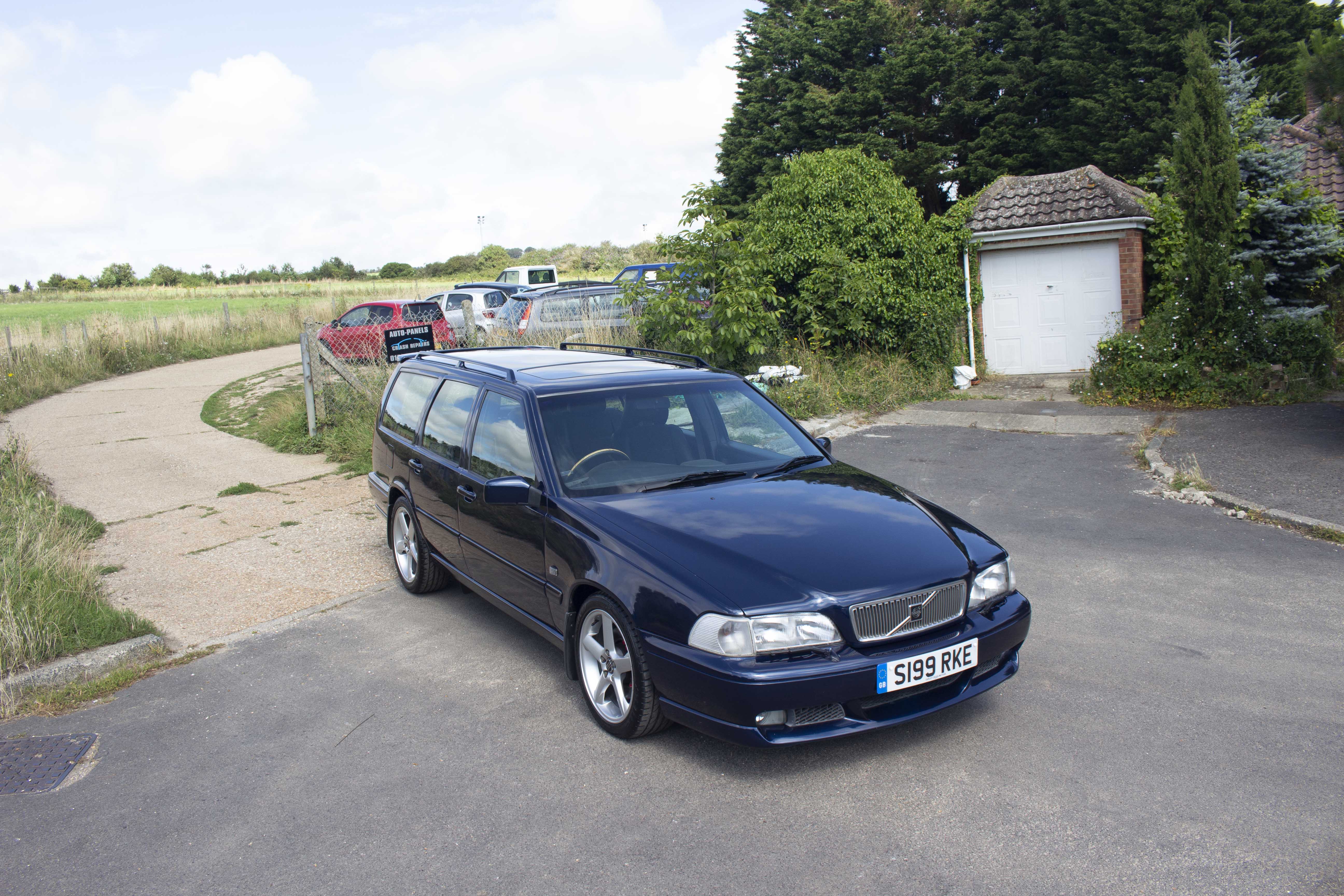 1998 VOLVO V70 R AWD for sale by auction in Worthing, West Sussex ...