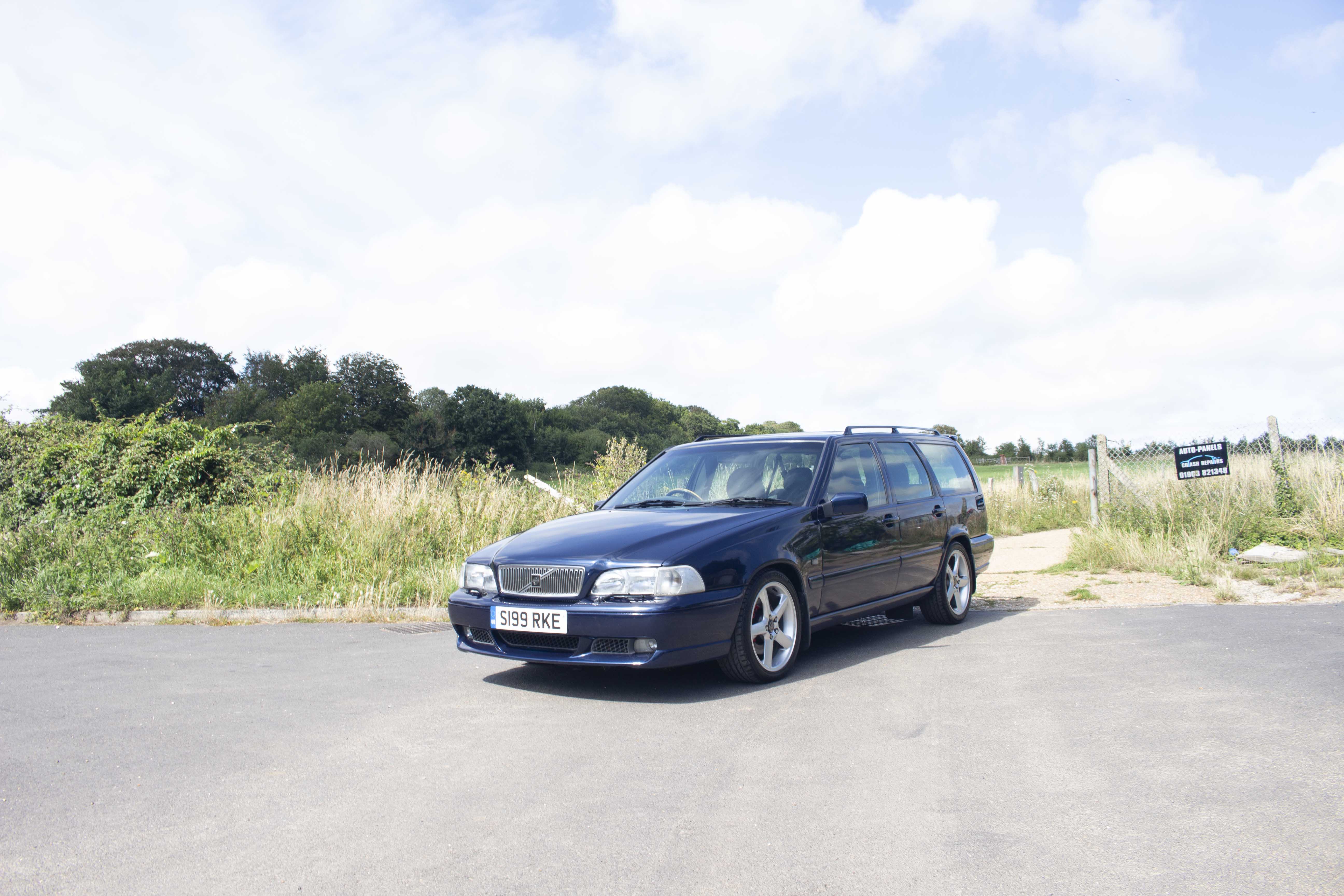 1998 VOLVO V70 R AWD for sale by auction in Worthing, West Sussex ...