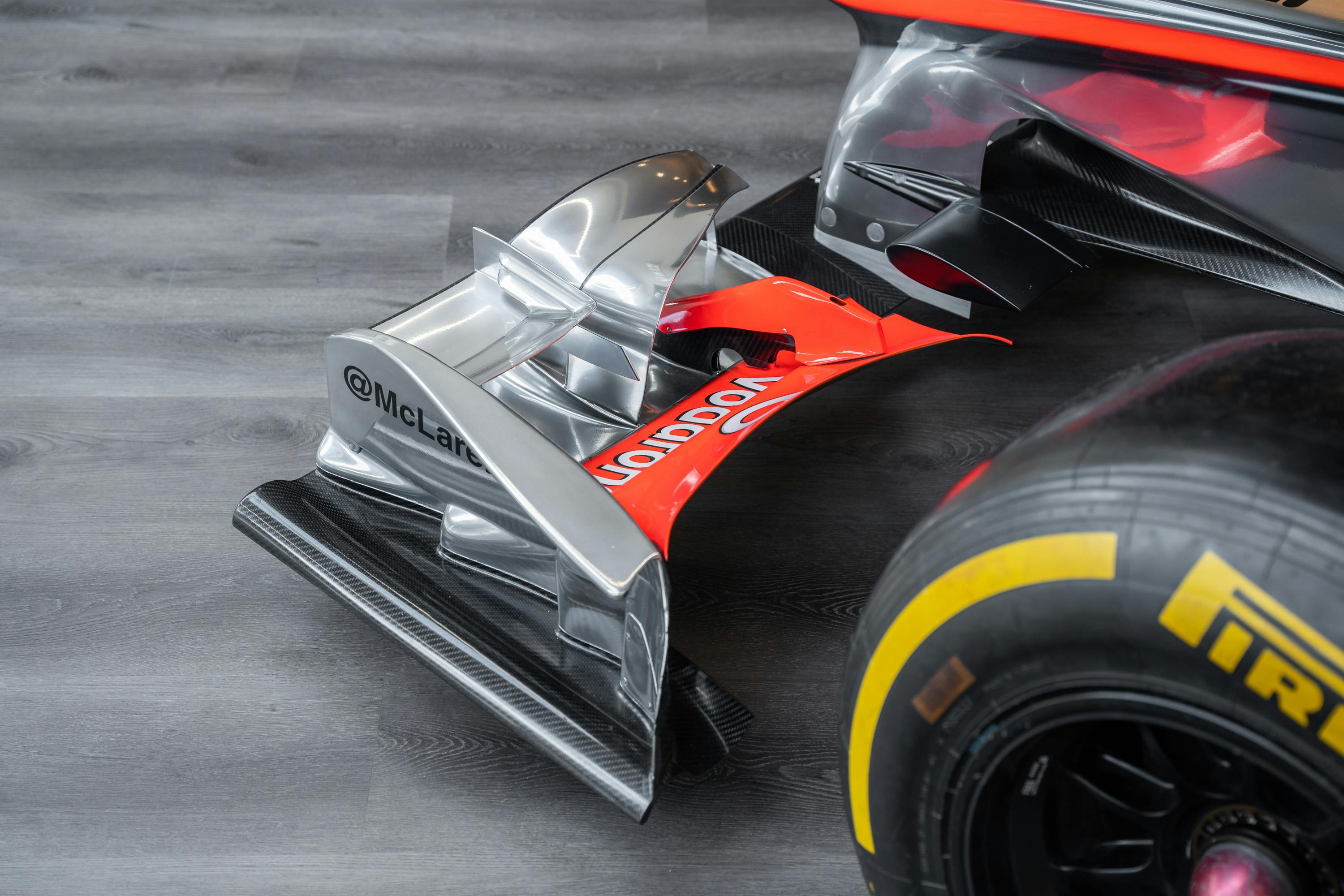 2011 MCLAREN MP4-26 FORMULA 1 SHOW CAR