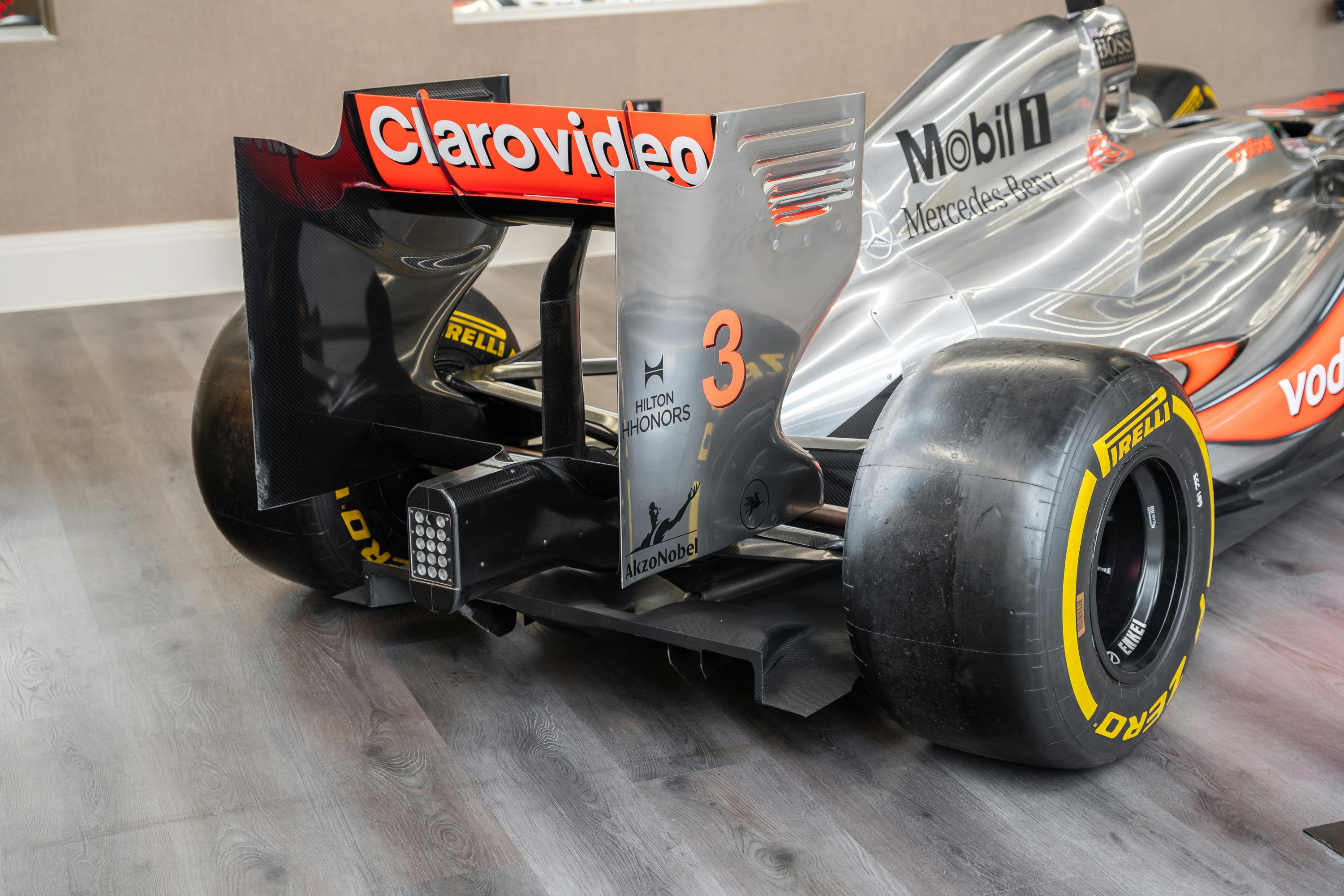 2011 MCLAREN MP4-26 FORMULA 1 SHOW CAR