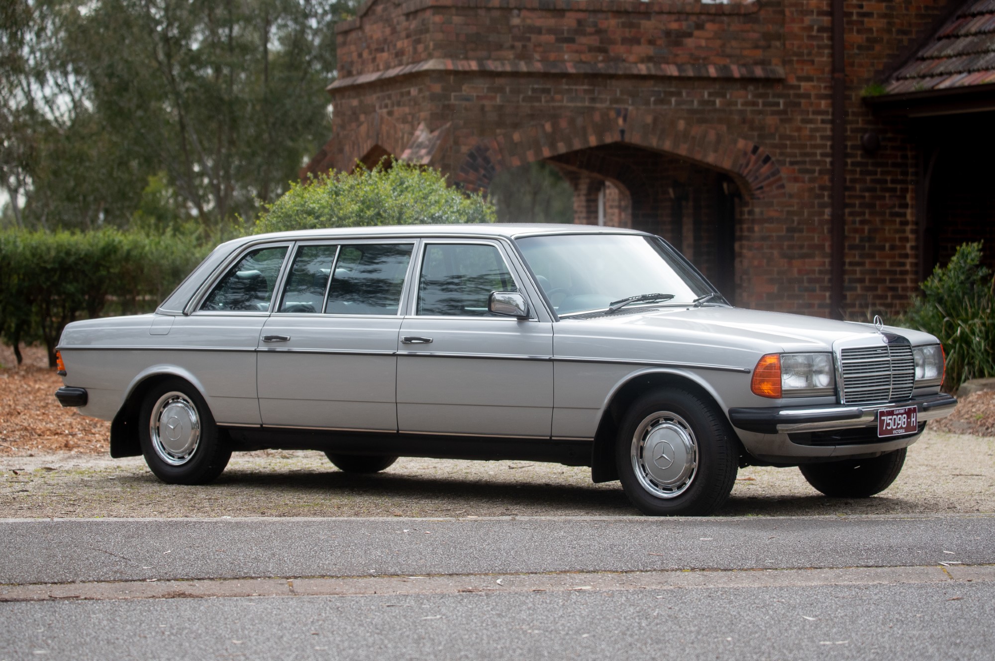 1985 MERCEDES-BENZ (V123) 250 LWB - LIMOUSINE