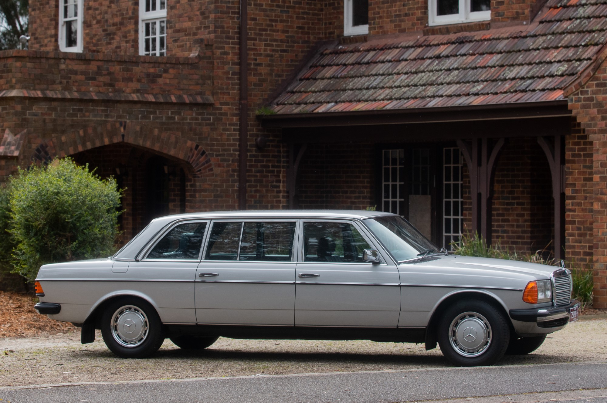 1985 MERCEDES-BENZ (V123) 250 LWB - LIMOUSINE