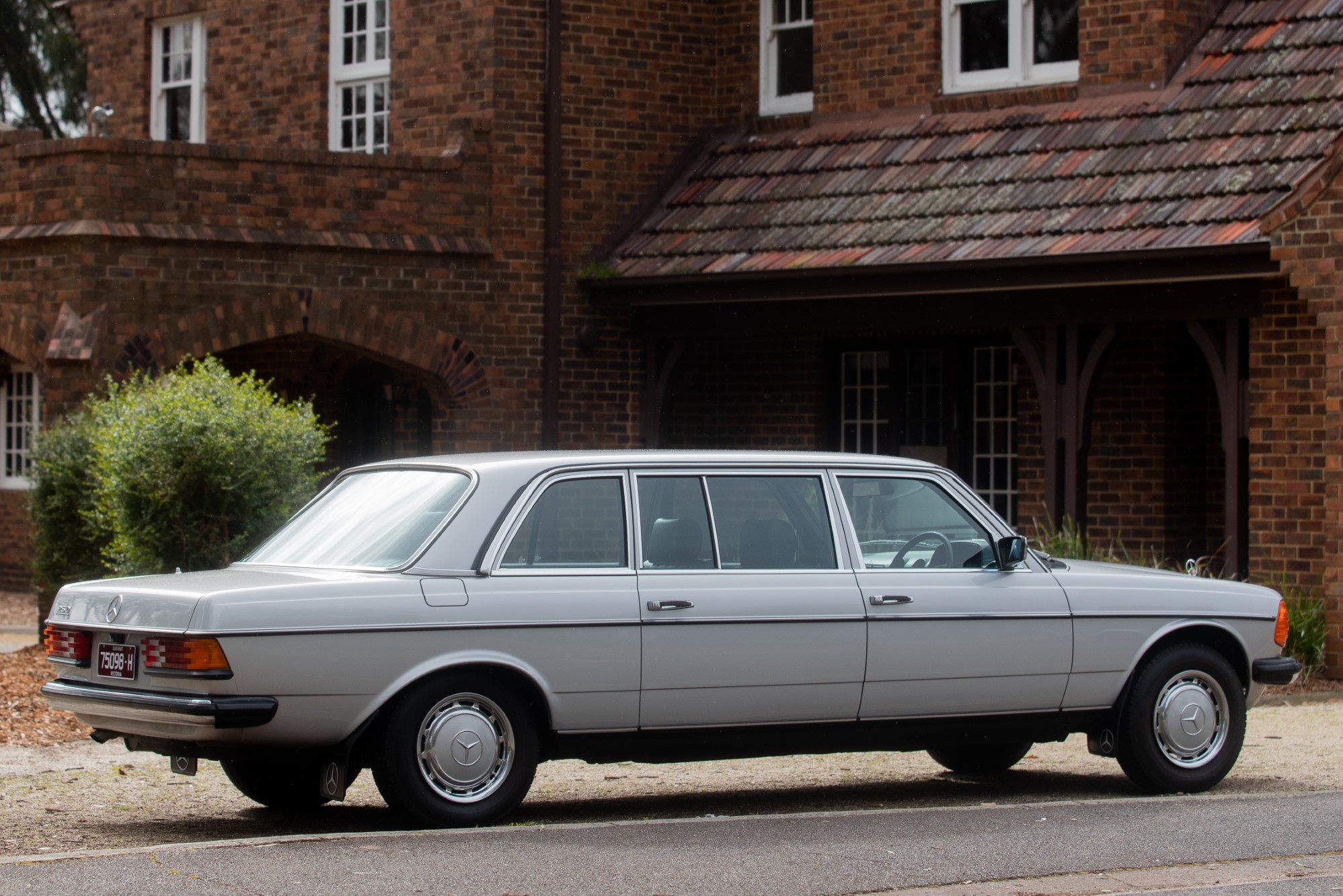 1985 MERCEDES-BENZ (V123) 250 LWB - LIMOUSINE for sale by auction in ...