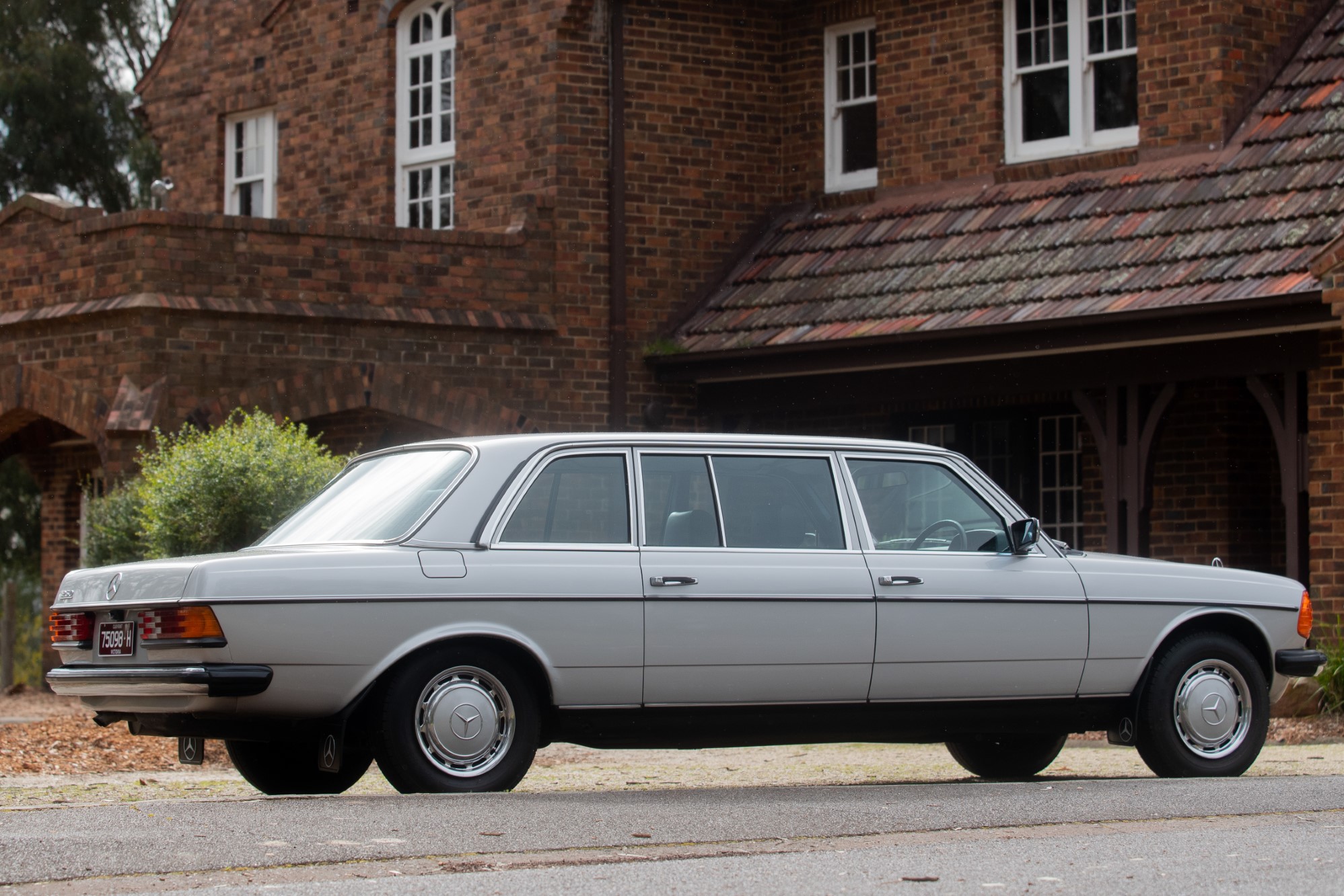 1985 MERCEDES-BENZ (V123) 250 LWB - LIMOUSINE