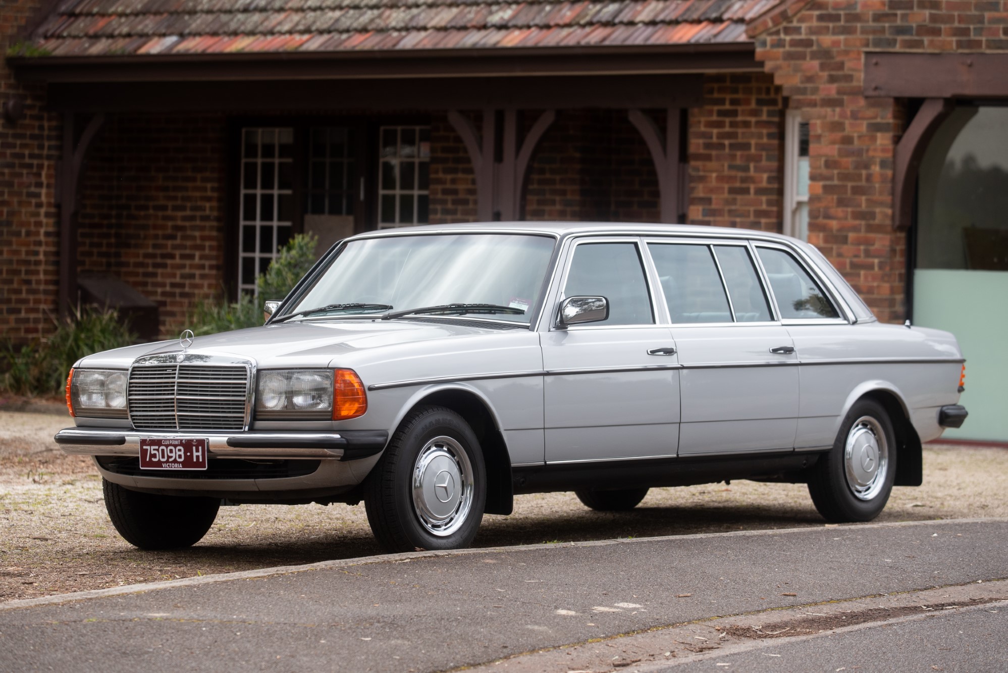 1985 MERCEDES-BENZ (V123) 250 LWB - LIMOUSINE