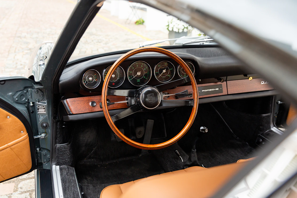 Porsche 911 Classic Interior