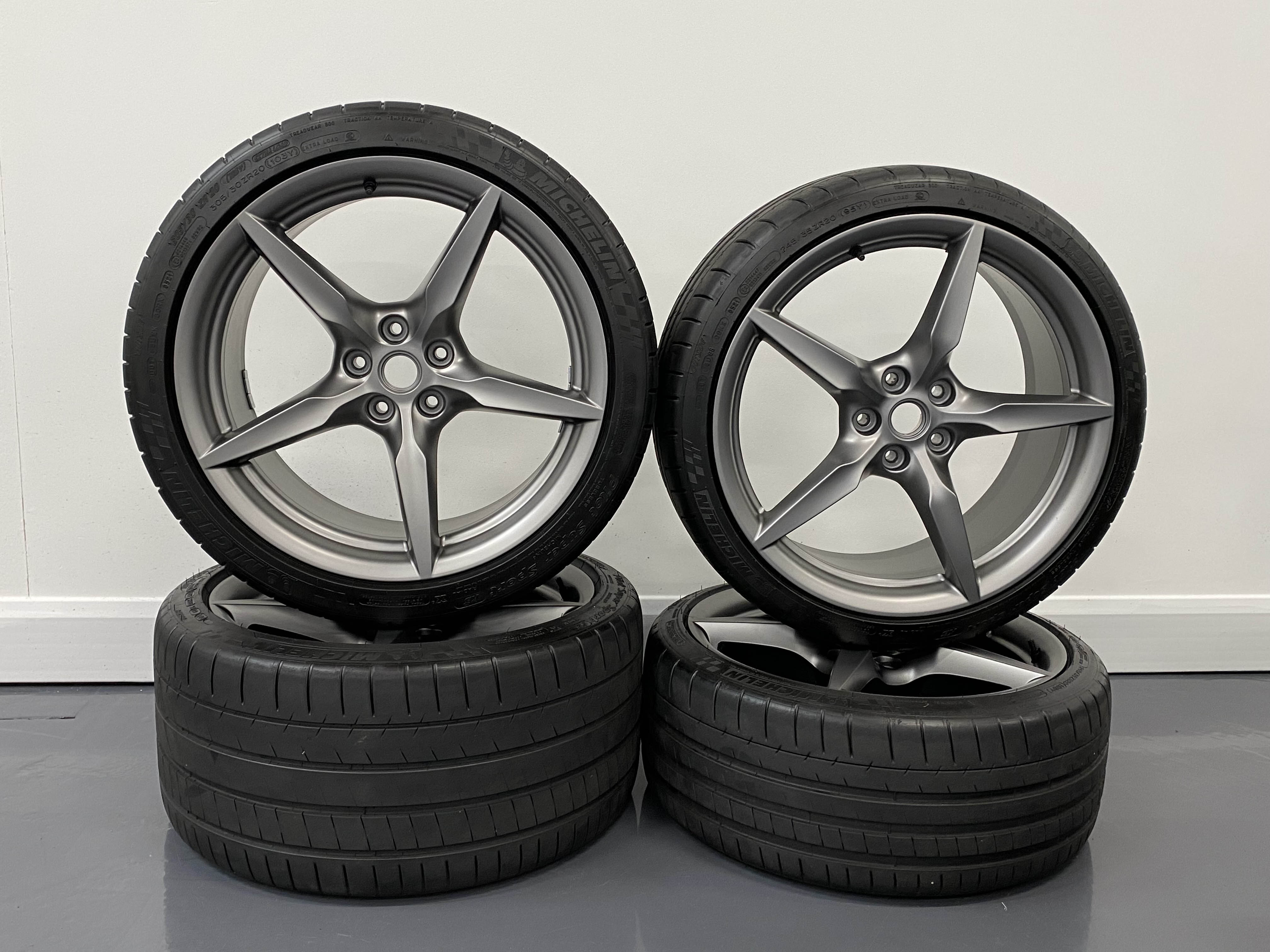 FERRARI F8 WHEELS AND TYRES