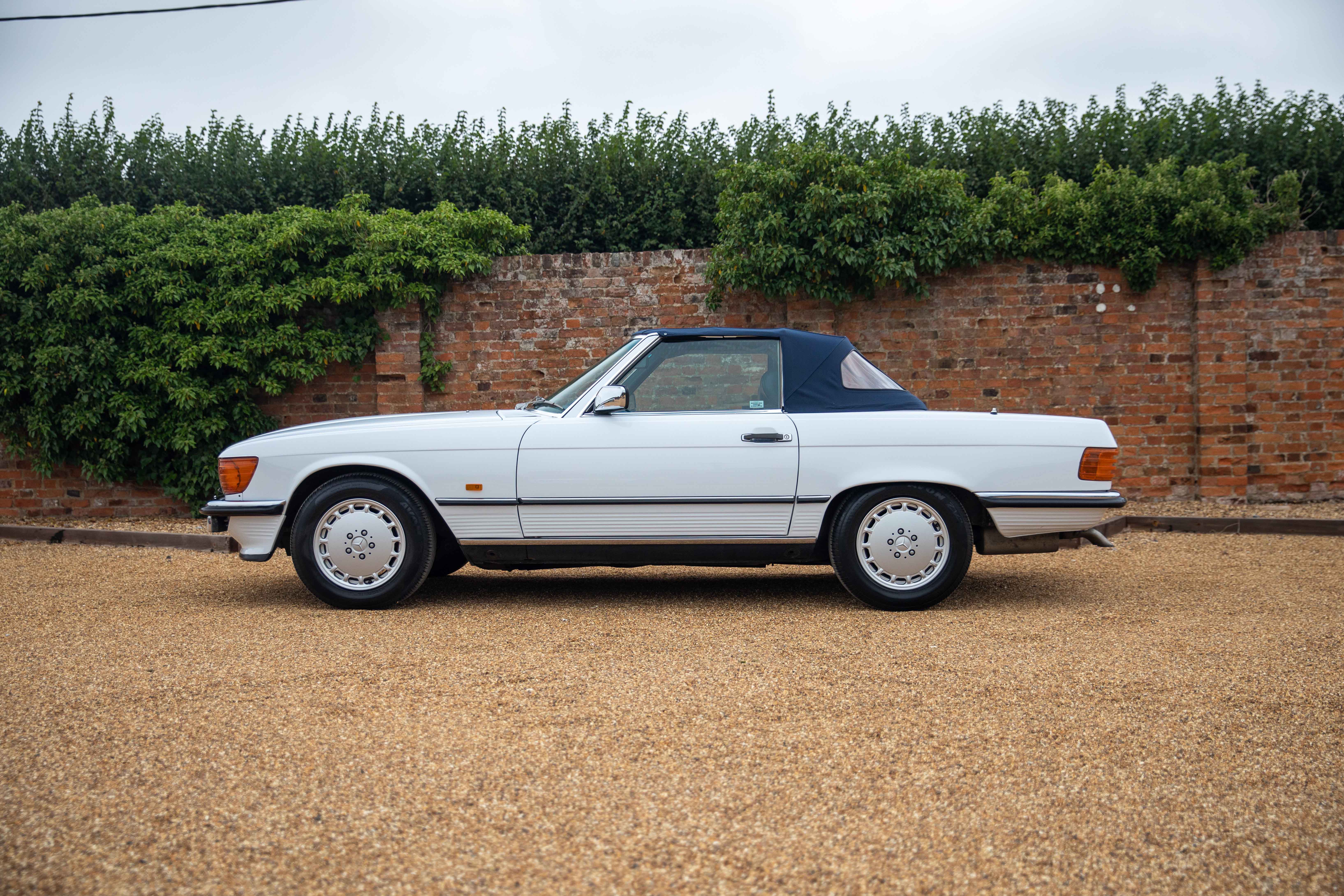1987 MERCEDES-BENZ (R107) 500 SL for sale by auction in Brentwood ...