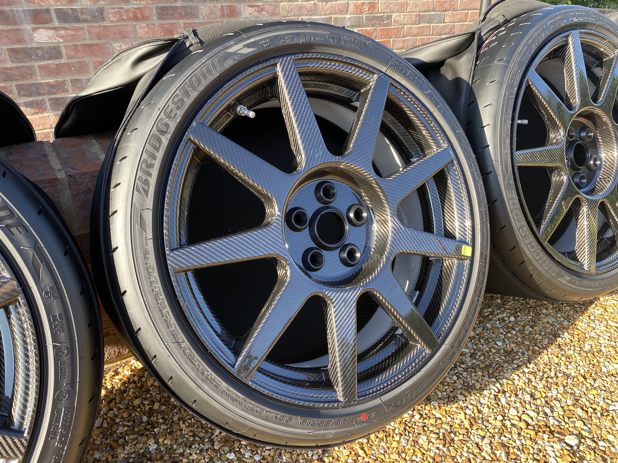 CARBON FIBRE RENAULTSPORT MEGANE TROPHY-R WHEELS