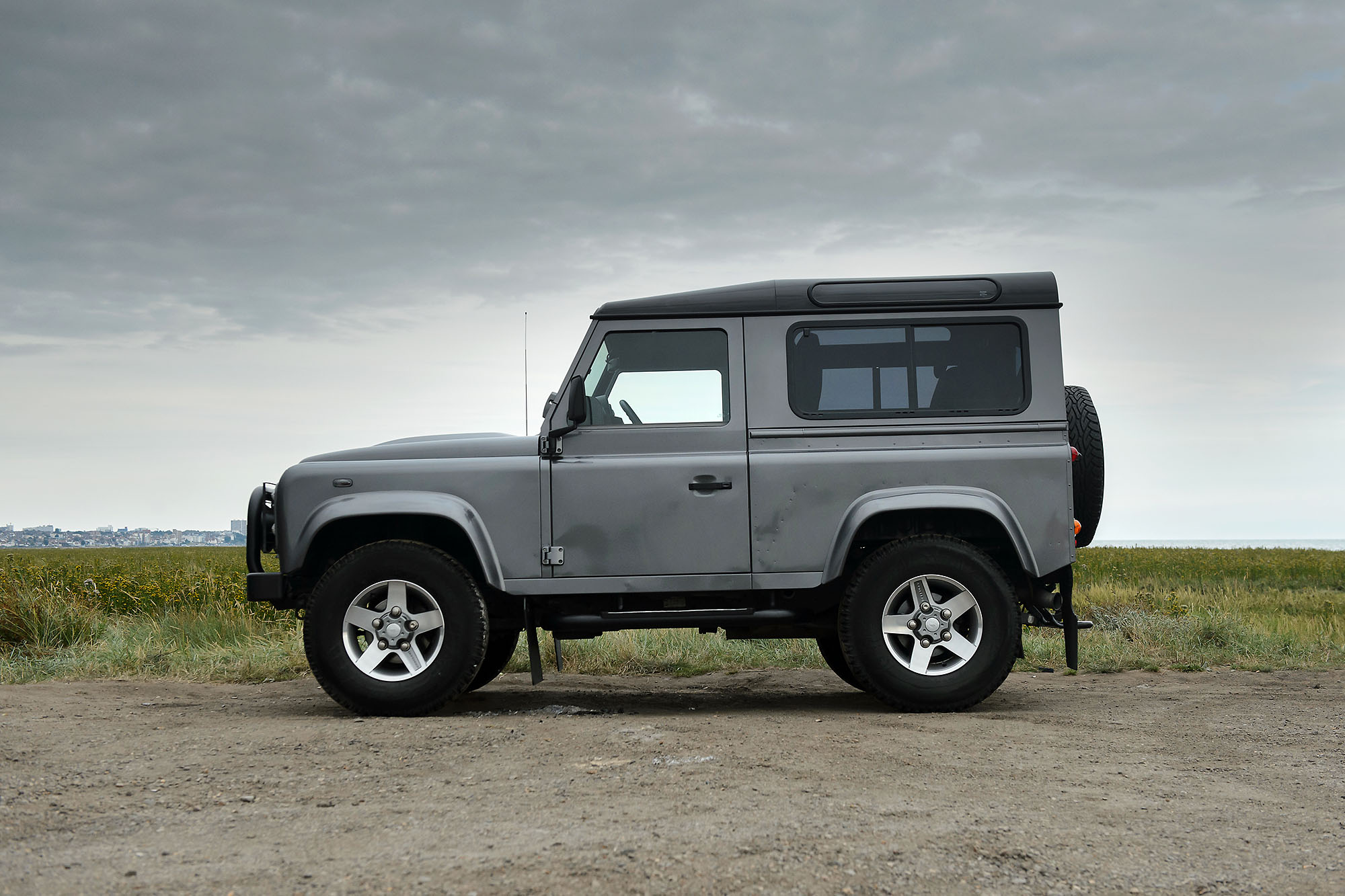2015 LAND ROVER DEFENDER 90 XS for sale by auction in Westcliff-on-Sea ...