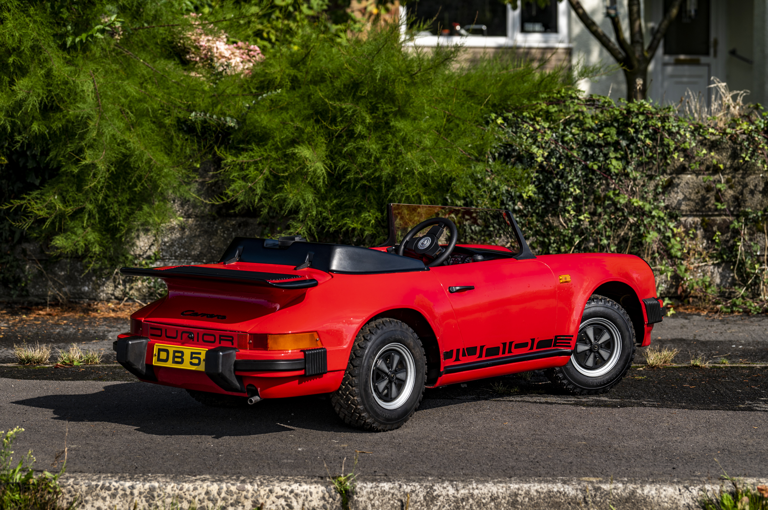 PORSCHE 911 CARRERA JUNIOR CHILDREN'S CAR