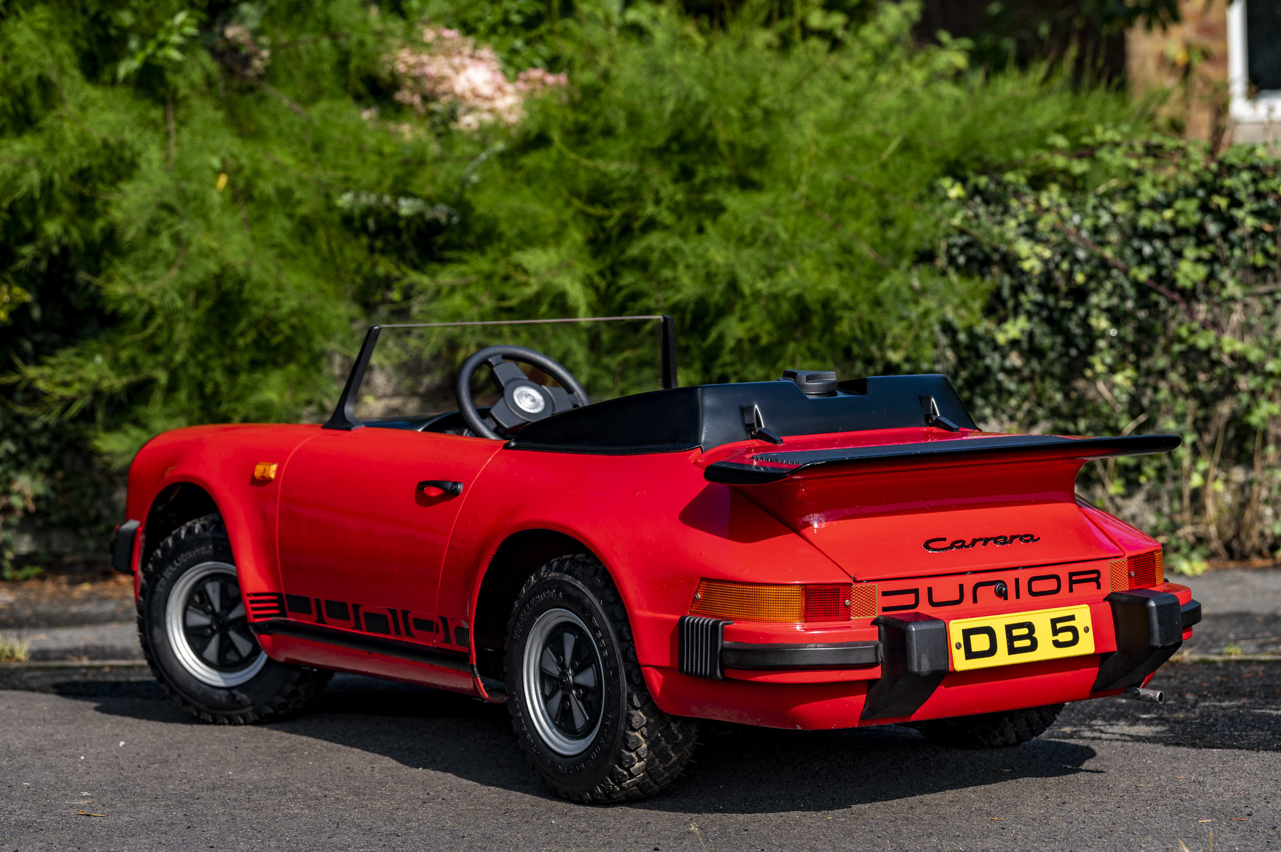 PORSCHE 911 CARRERA JUNIOR CHILDREN'S CAR