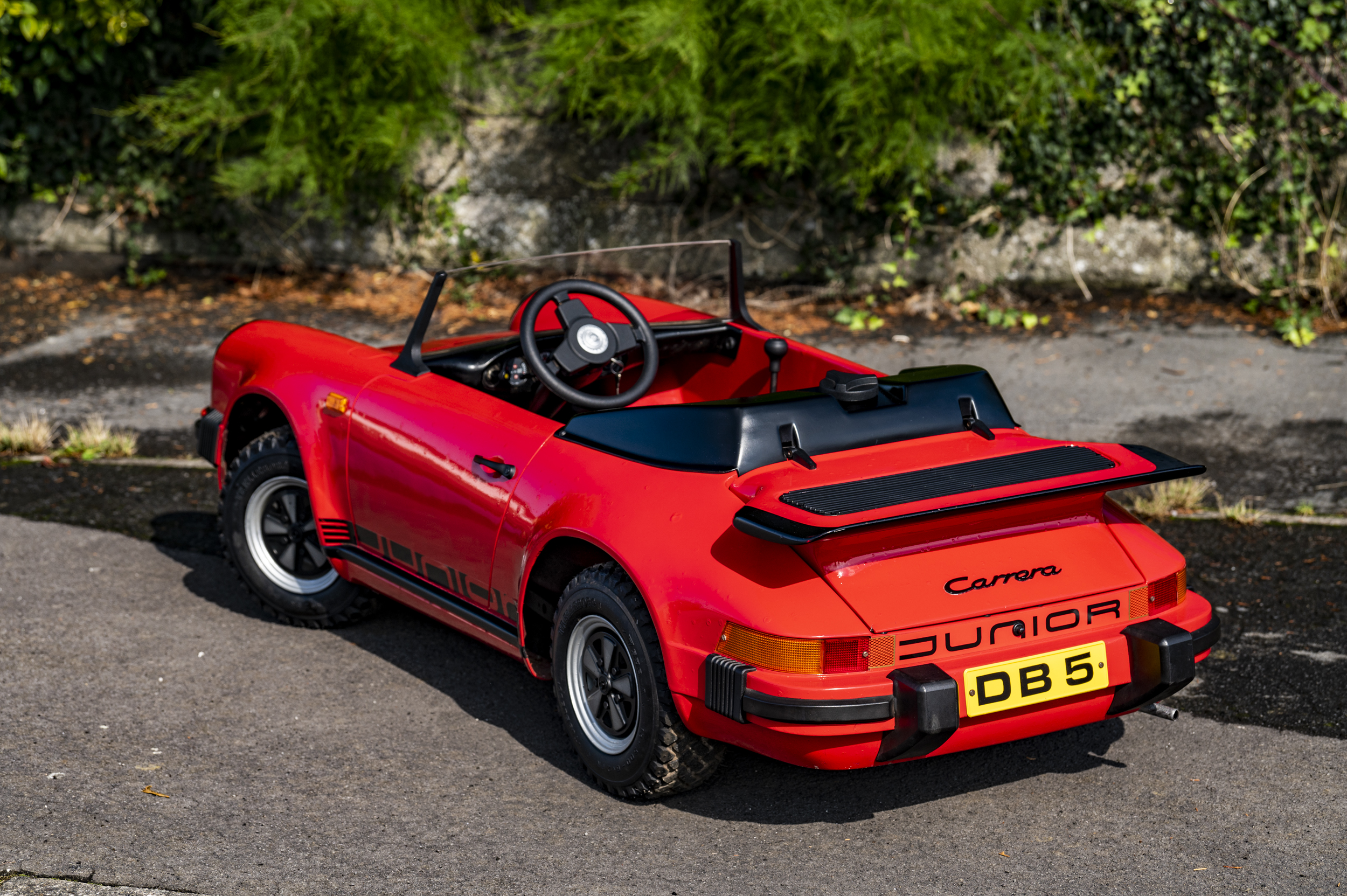 PORSCHE 911 CARRERA JUNIOR CHILDREN'S CAR