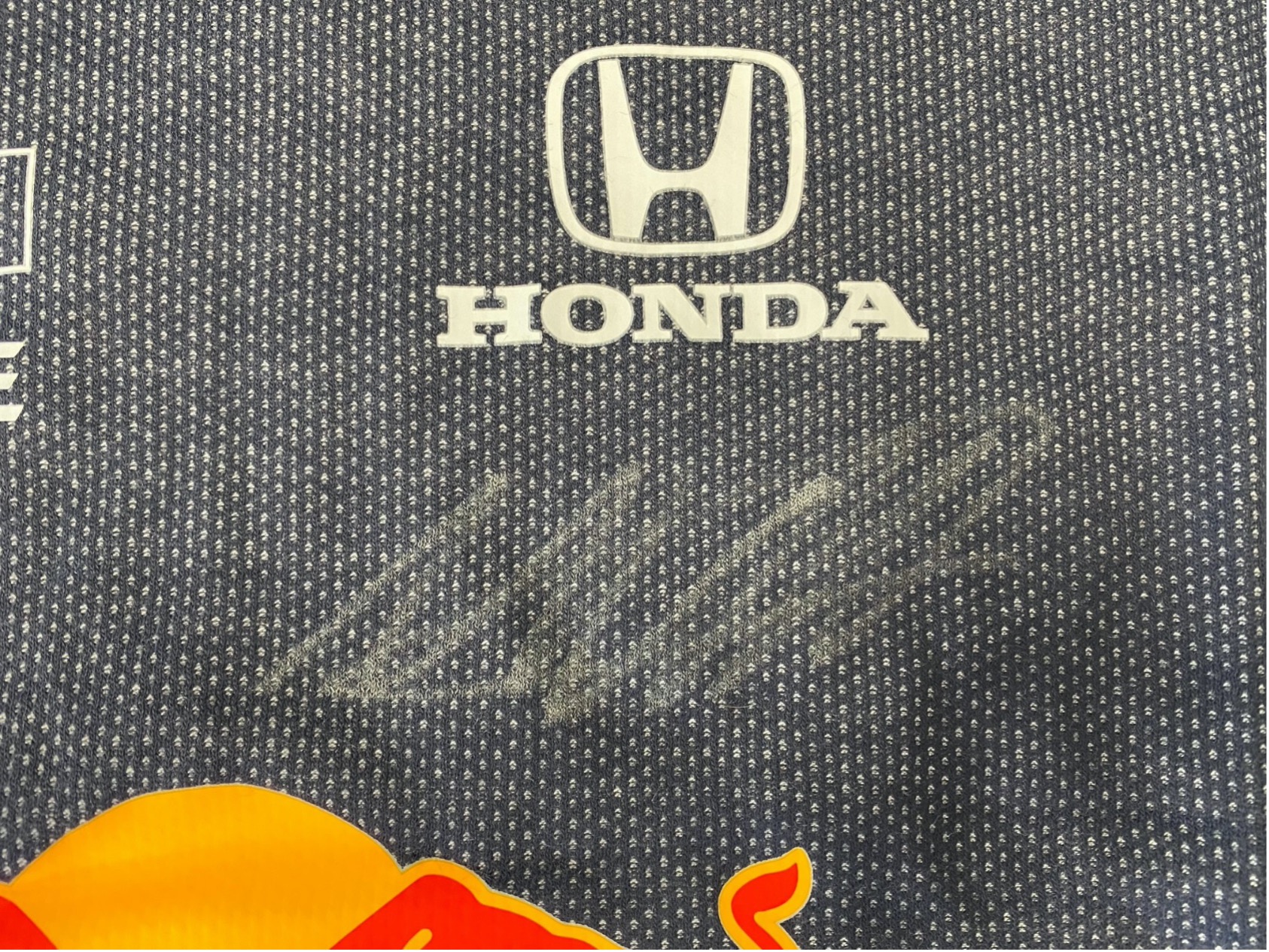 CHARITY AUCTION - OFFICIAL 2021 RED BULL RACING TOP SIGNED BY MAX ...